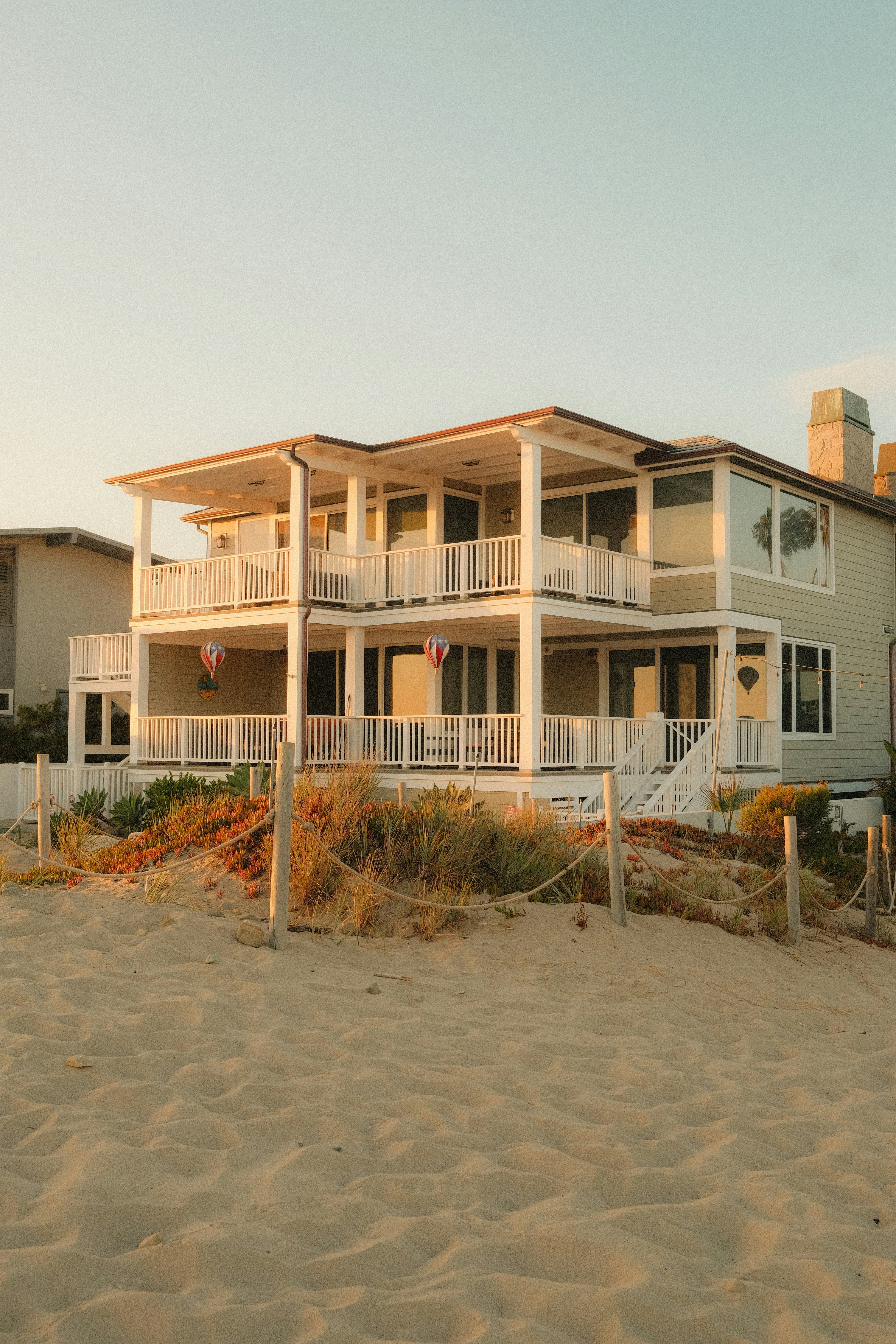 Beachfront Haven: A Seaside Duplex Rises Above the Sand