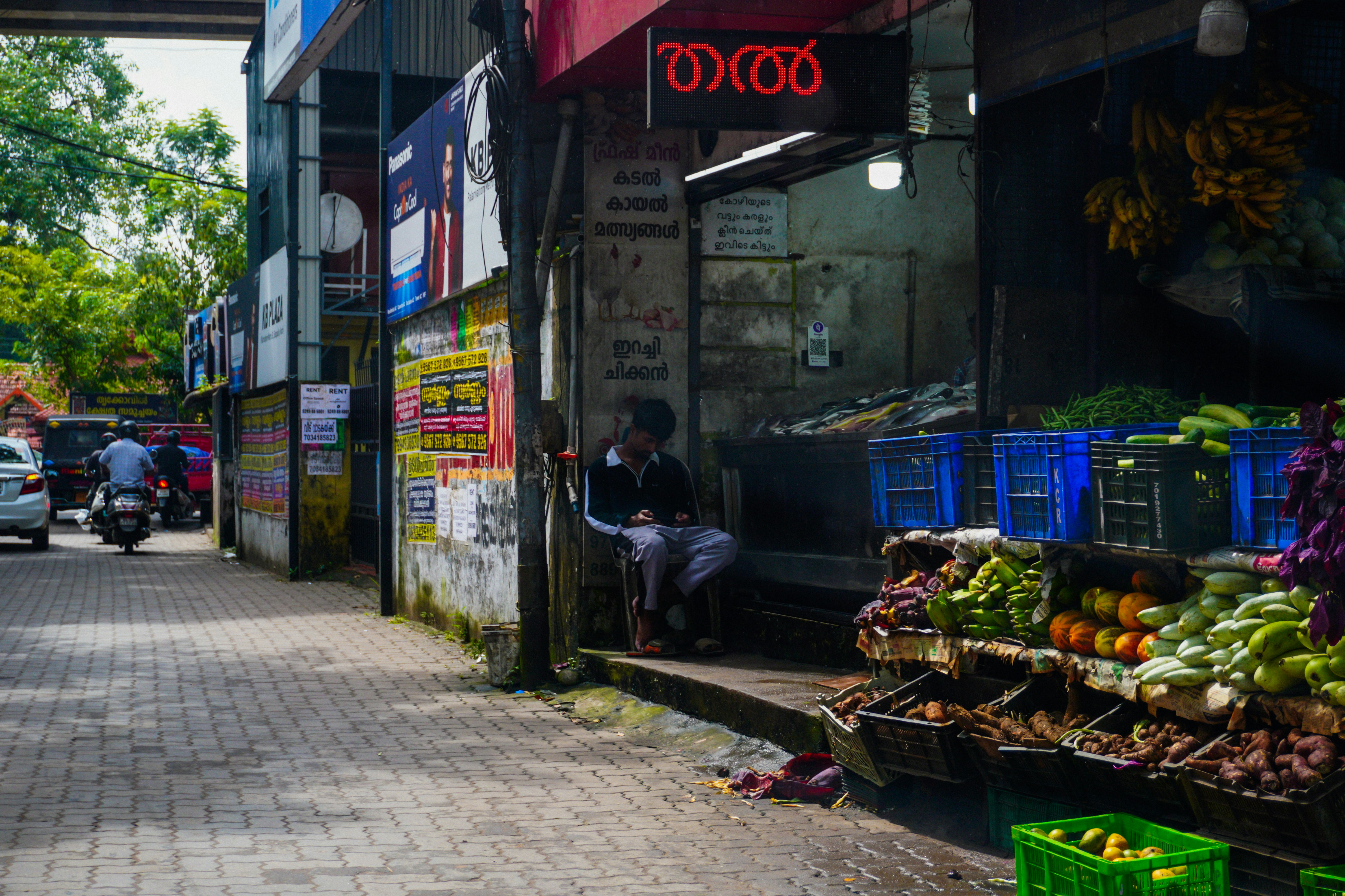 Street Market Sunset: A Quiet Doorway to Colorful Freshness