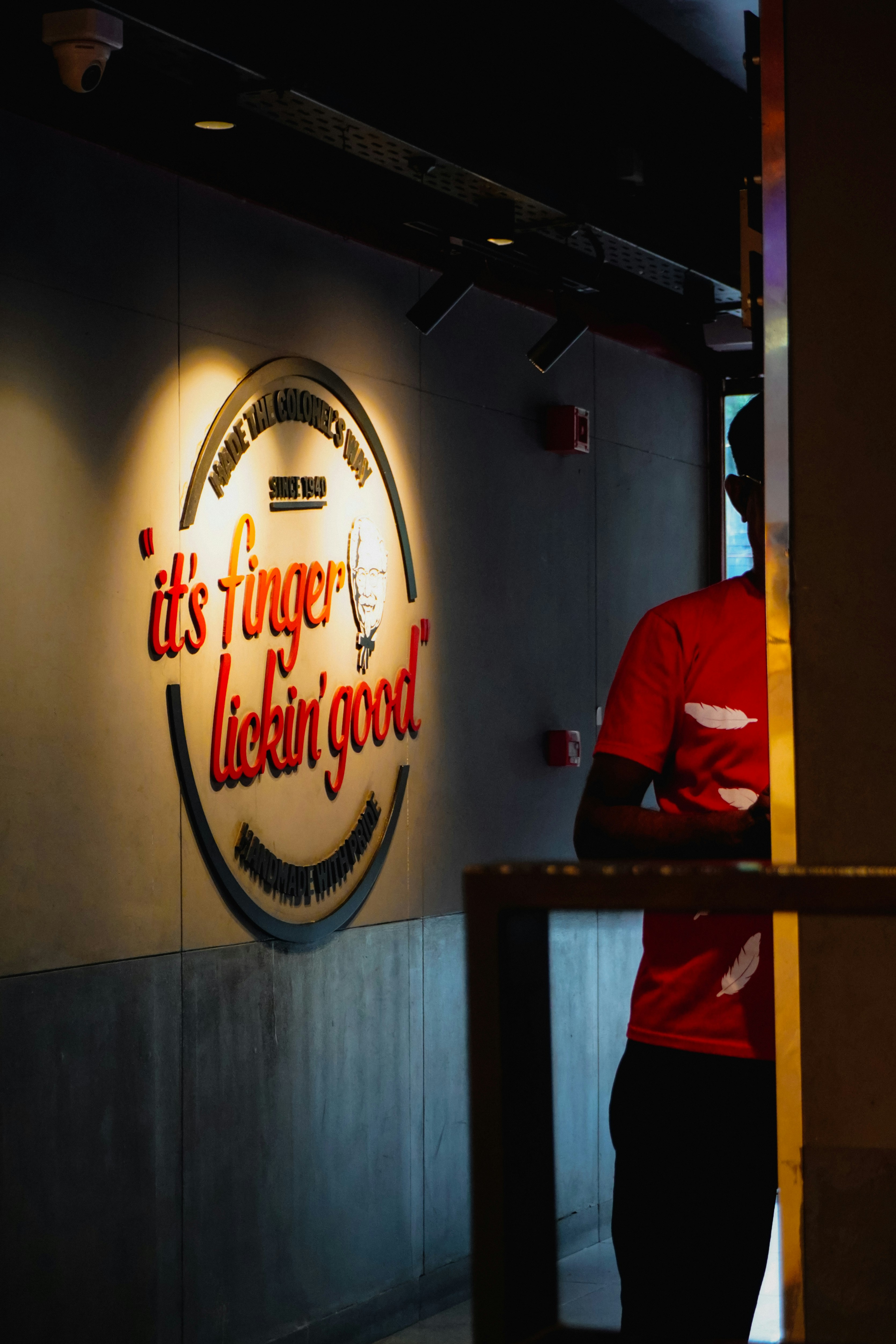 Its Finger-Llickin’ Moment: Neon Sign and Shadowed Server
