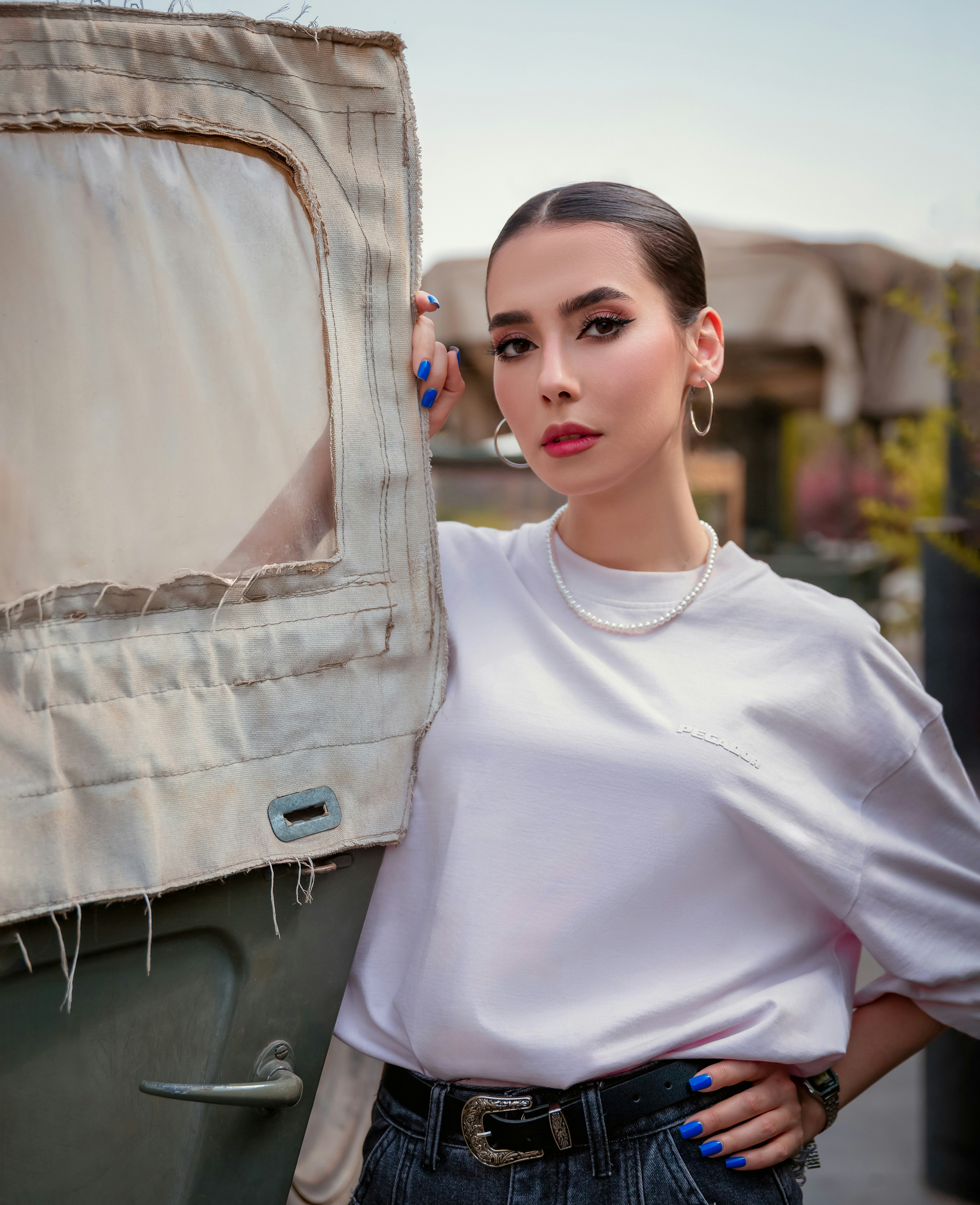 Portrait by the Vintage Jeep: Bold Look, Clean Lines