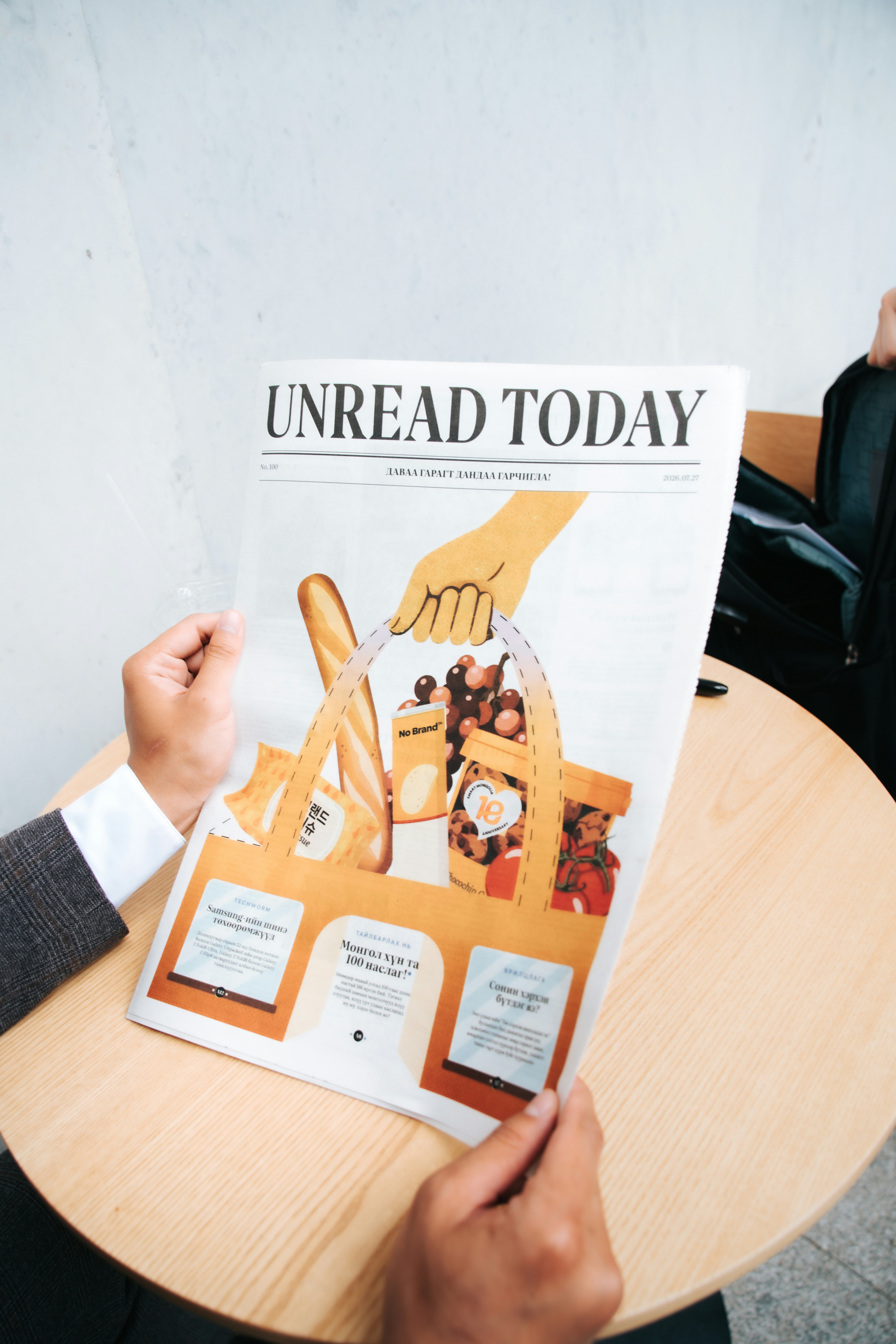 Unfolding a Bulletin: Reading the Unread Today Newspaper at a Round Table