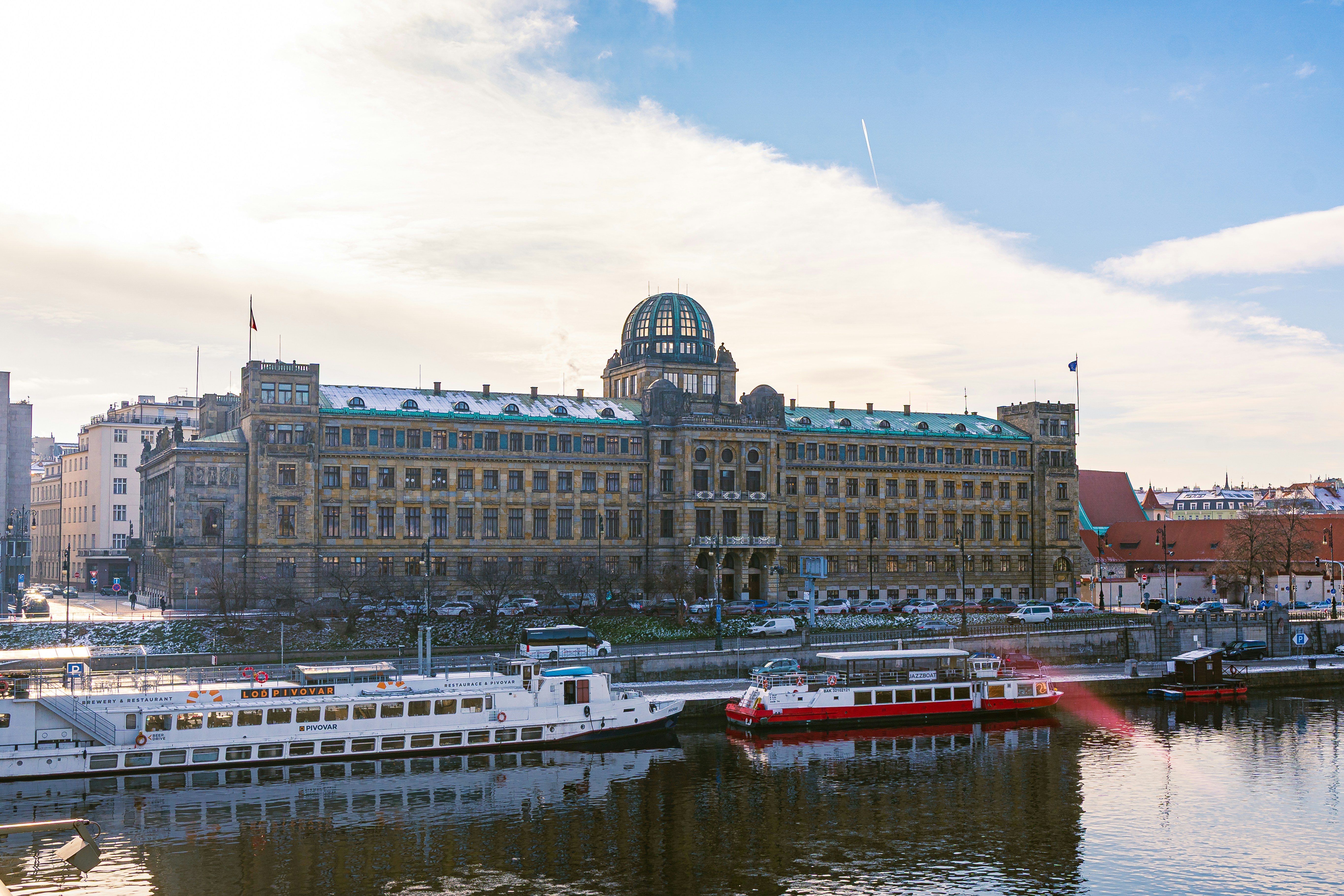 Beaux-Arts Riverside: The Reichstag-like Dome Over the Quiet Riverfront