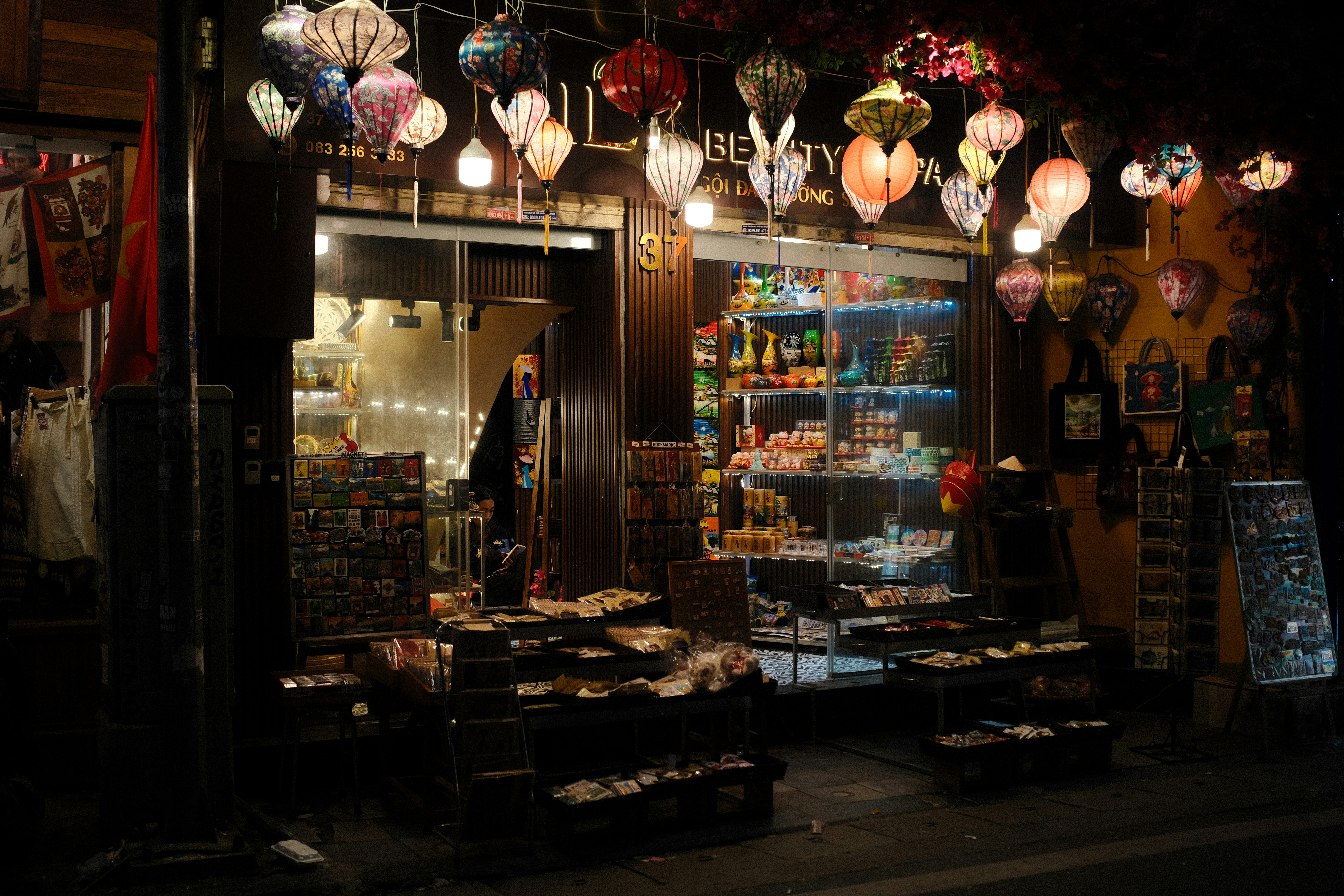 Lantern-lit Bazaar: Currents of Color in a Night Market