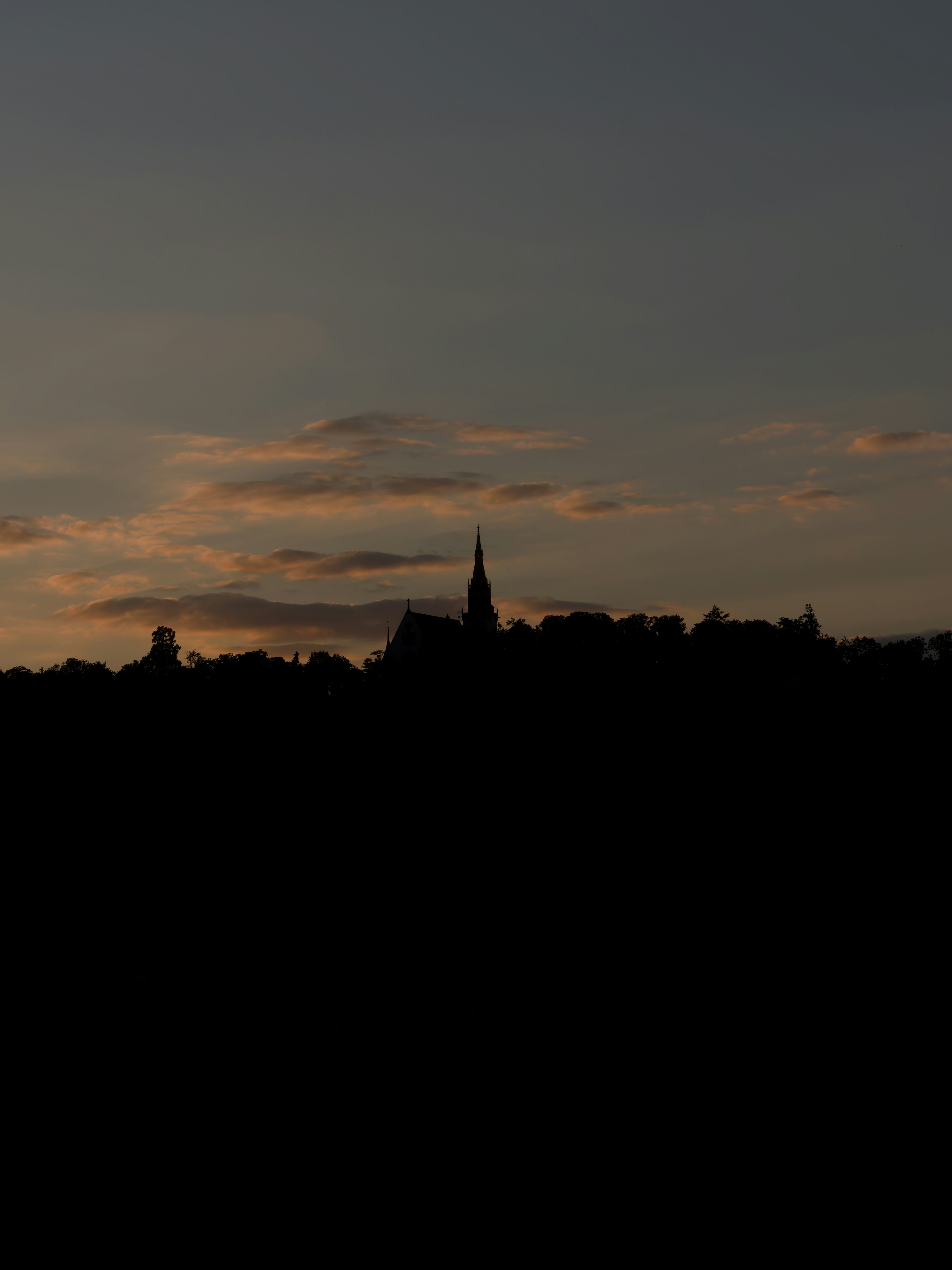 Silhouette at Dusk: A Quiet City Horizon