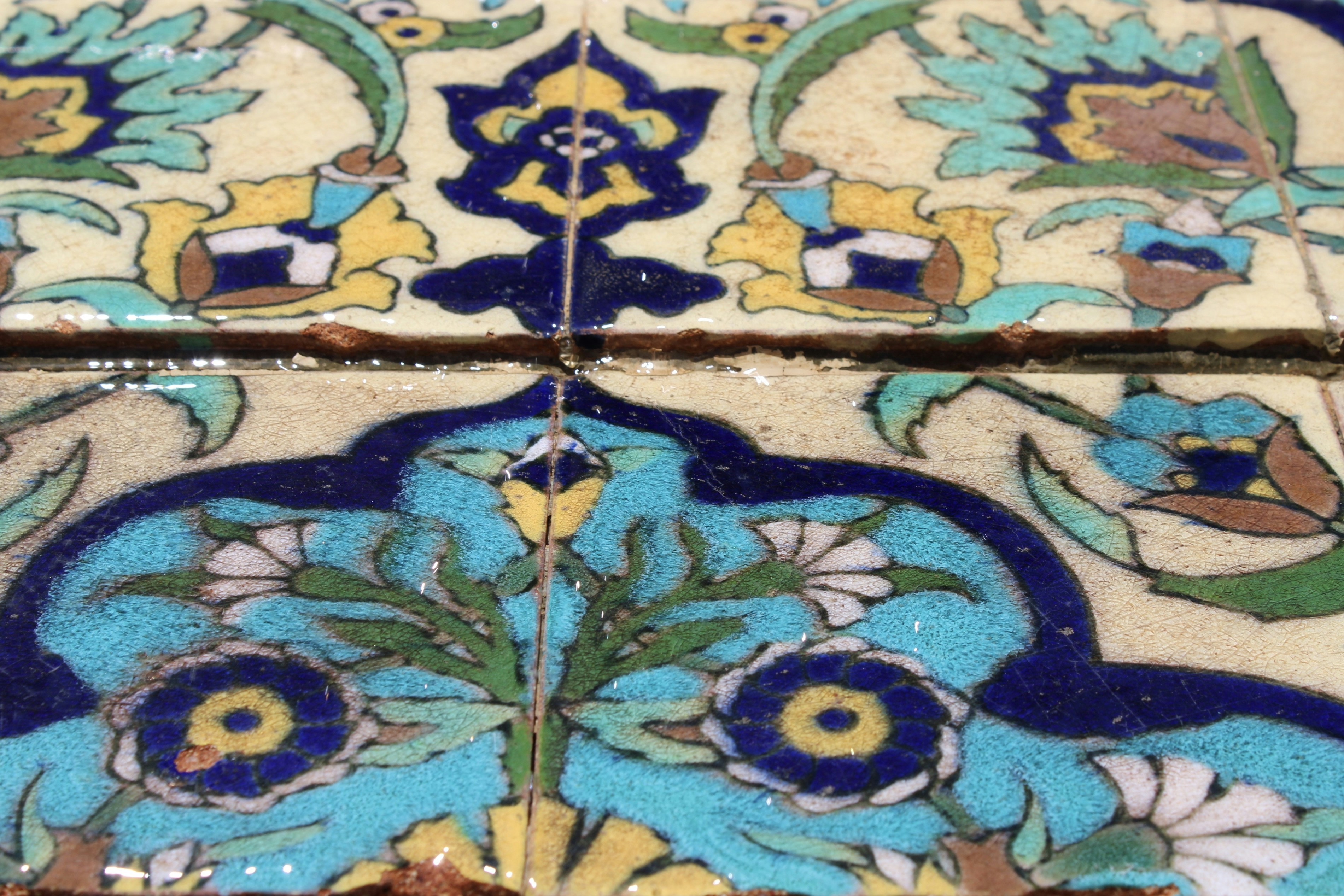 Interlocking Tile Bloom: A Close-Up of Ornate Ceramic Pattern