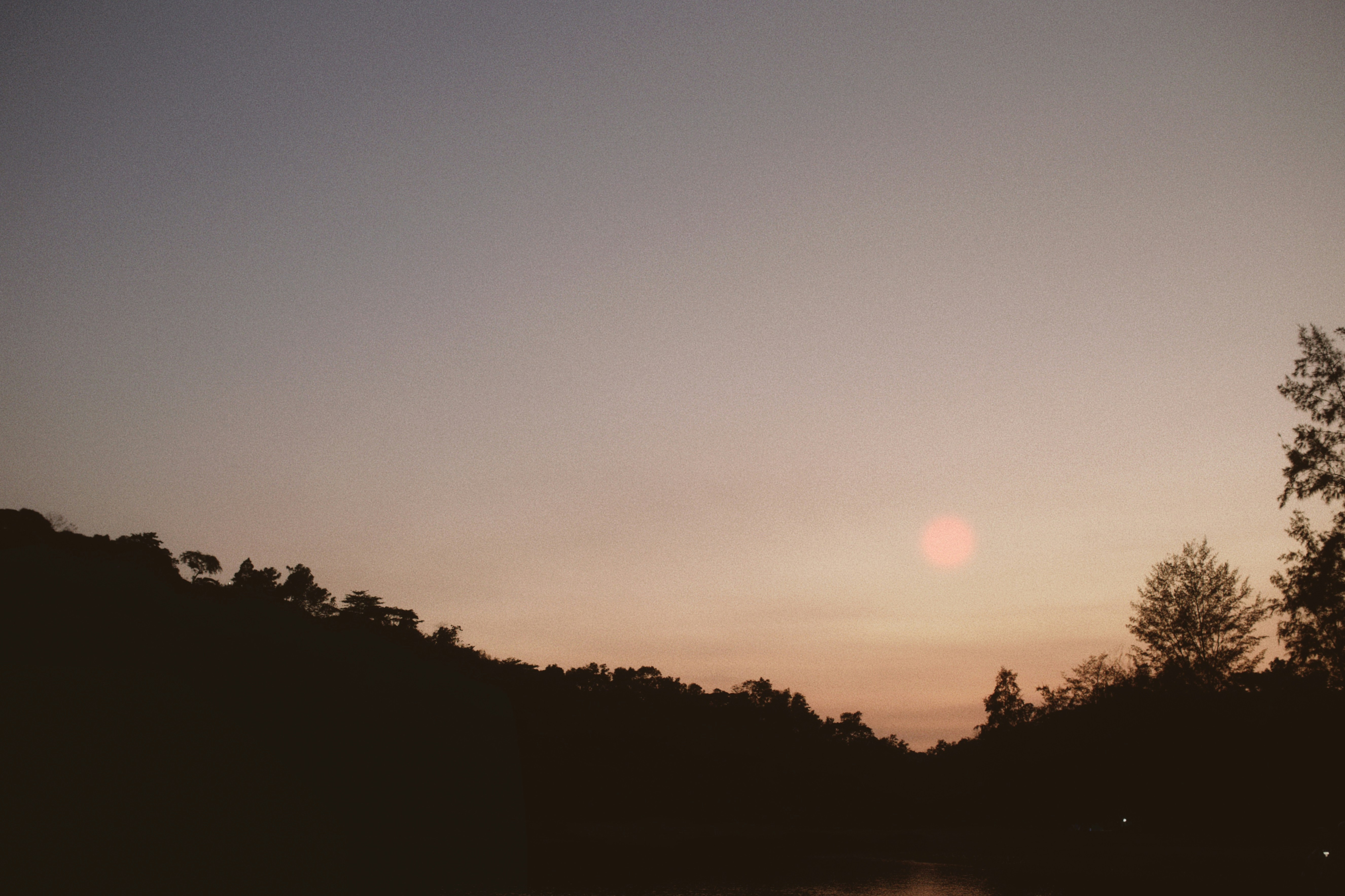 Quiet Horizon: Sunset Over a Silhouette Lake