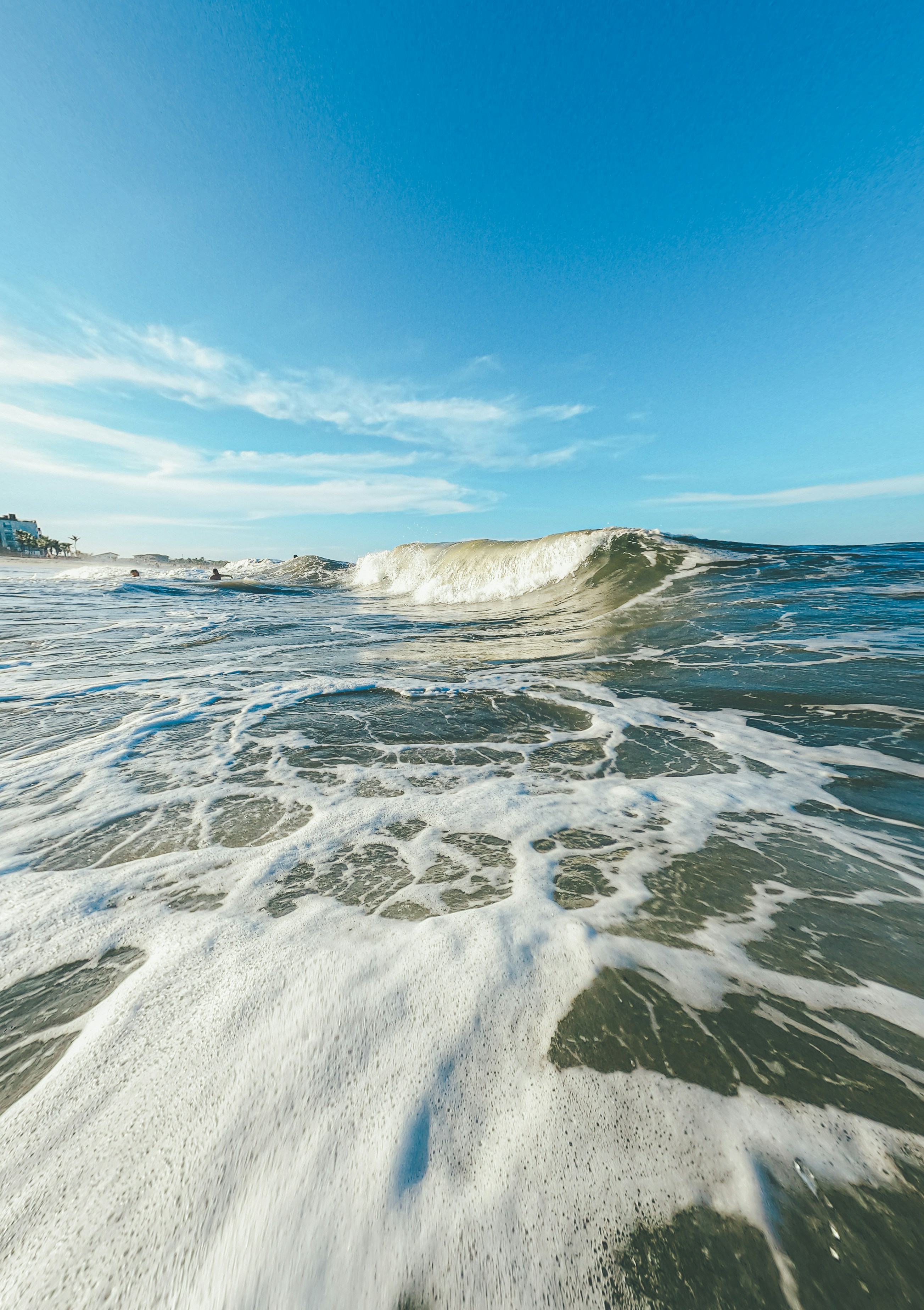 Horizon Greeting the Breaker: A Low-Angle Ocean Wake