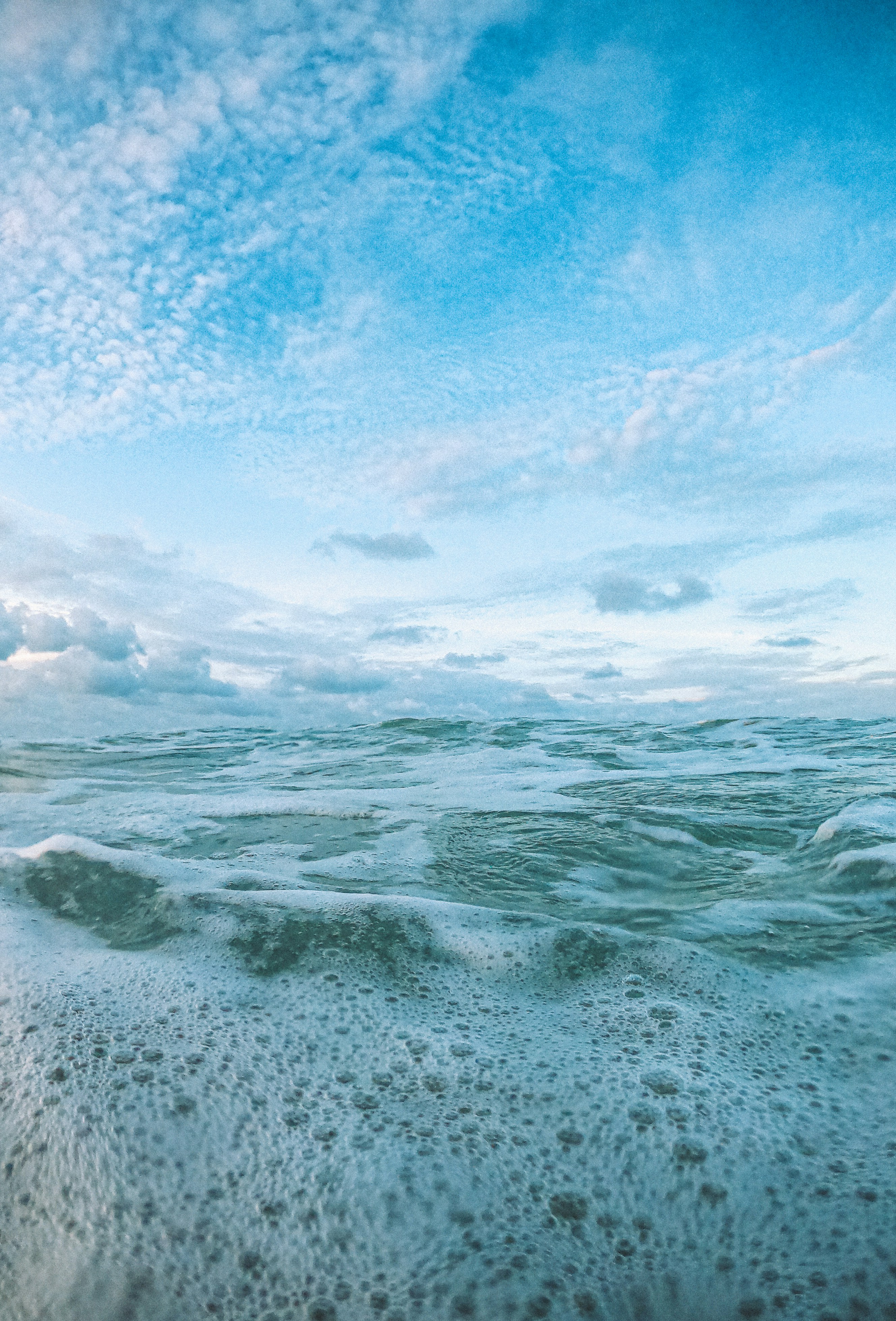 Cresting Wavefront: Ocean Skyline from the Shore