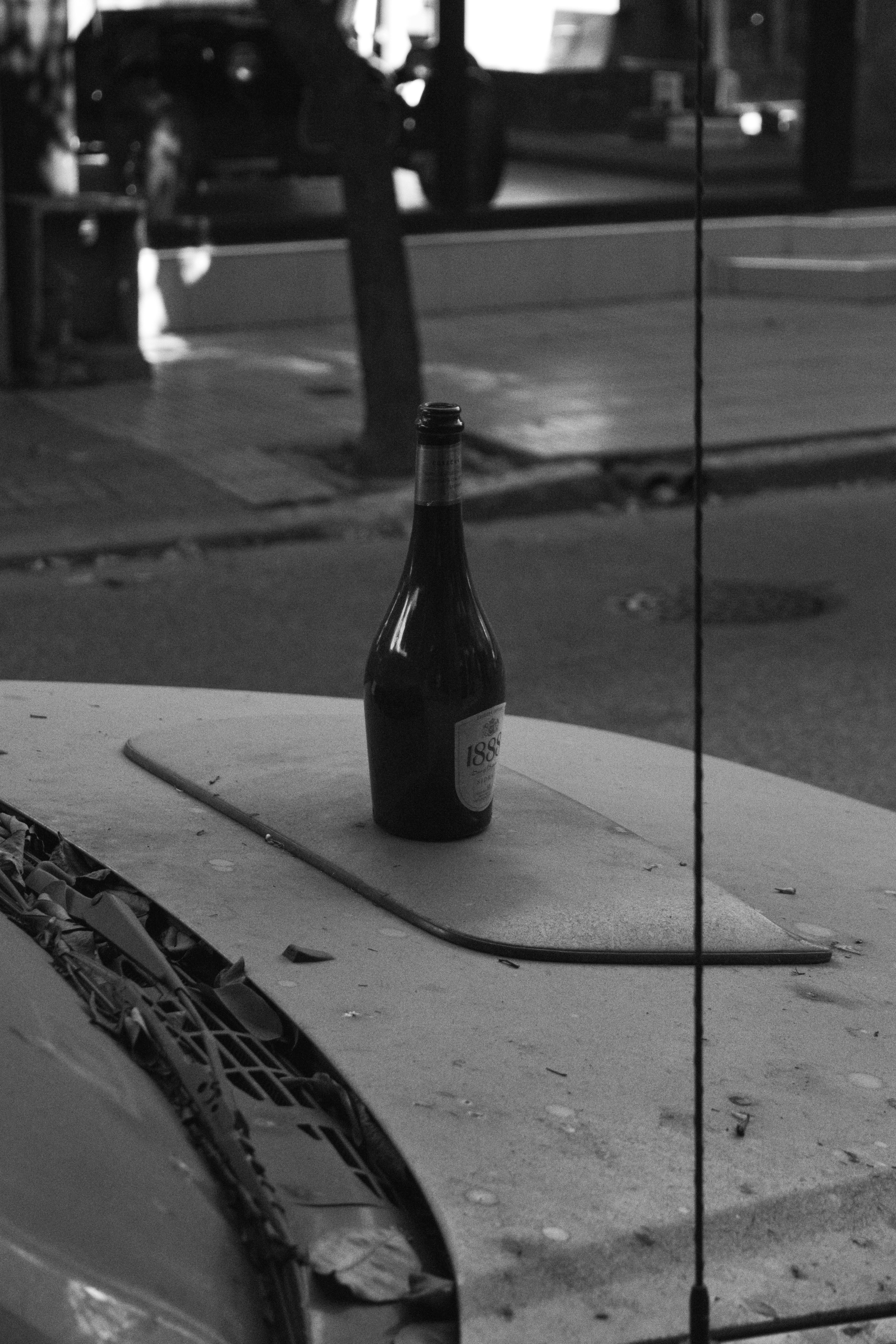 Botella de vino on car