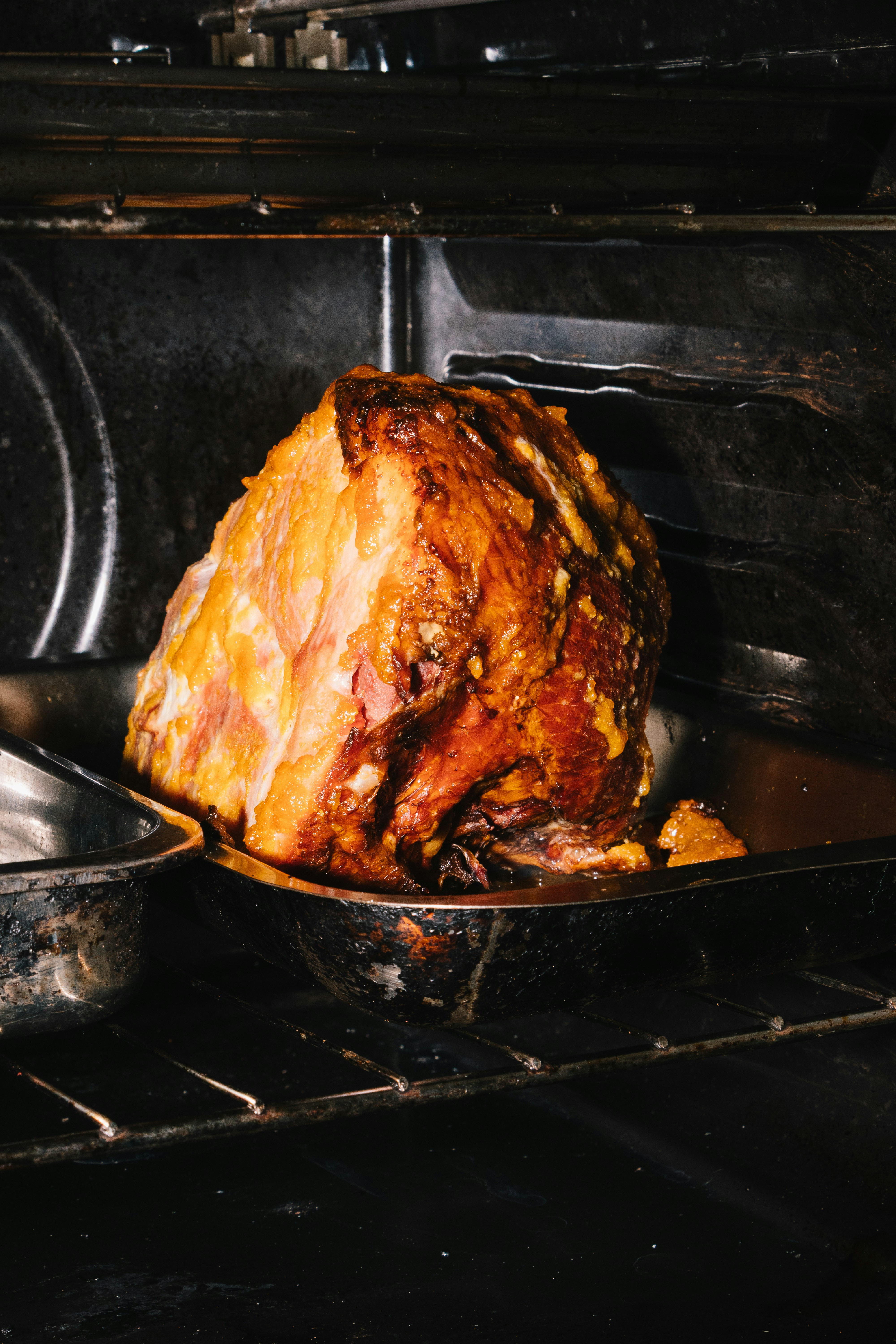 Golden Center: The Roast Stationary Moment in the Oven