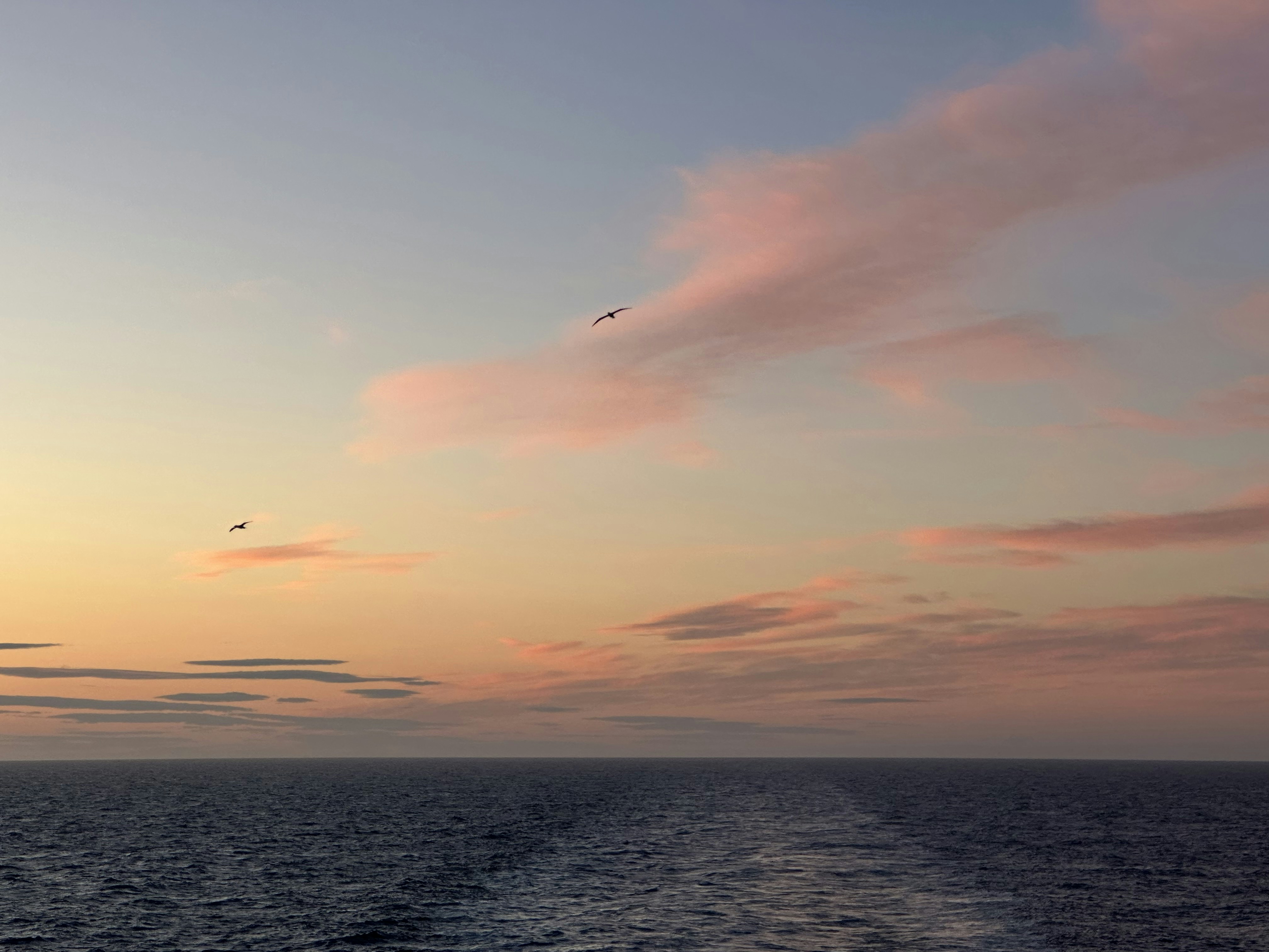 Quiet Horizon: A Sunset Over the Open Sea