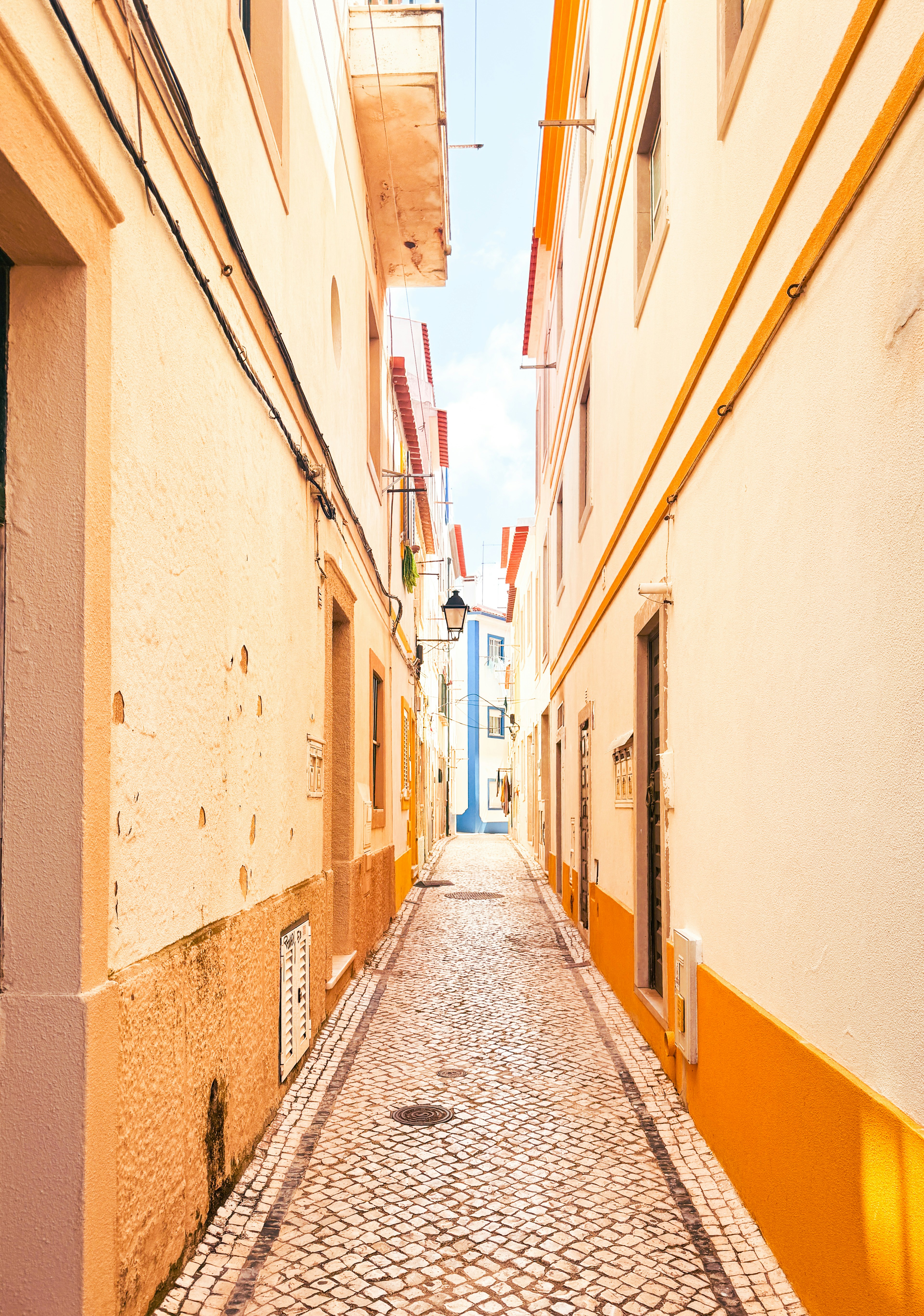 Sunlit Alleyway: A Narrow Portuguese Passage