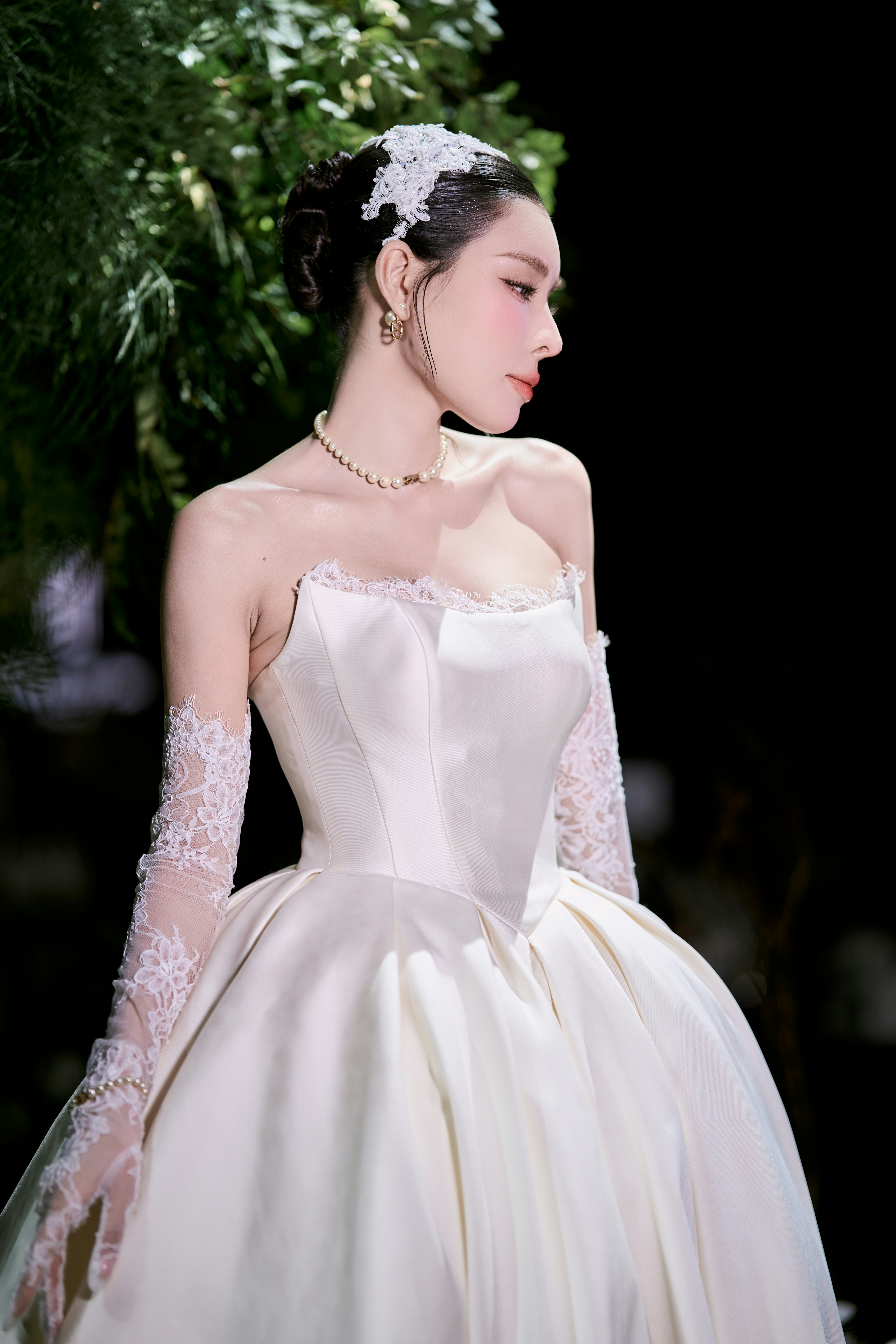 Elegance in White: A Bridal Portrait with Soft, Focused Grace