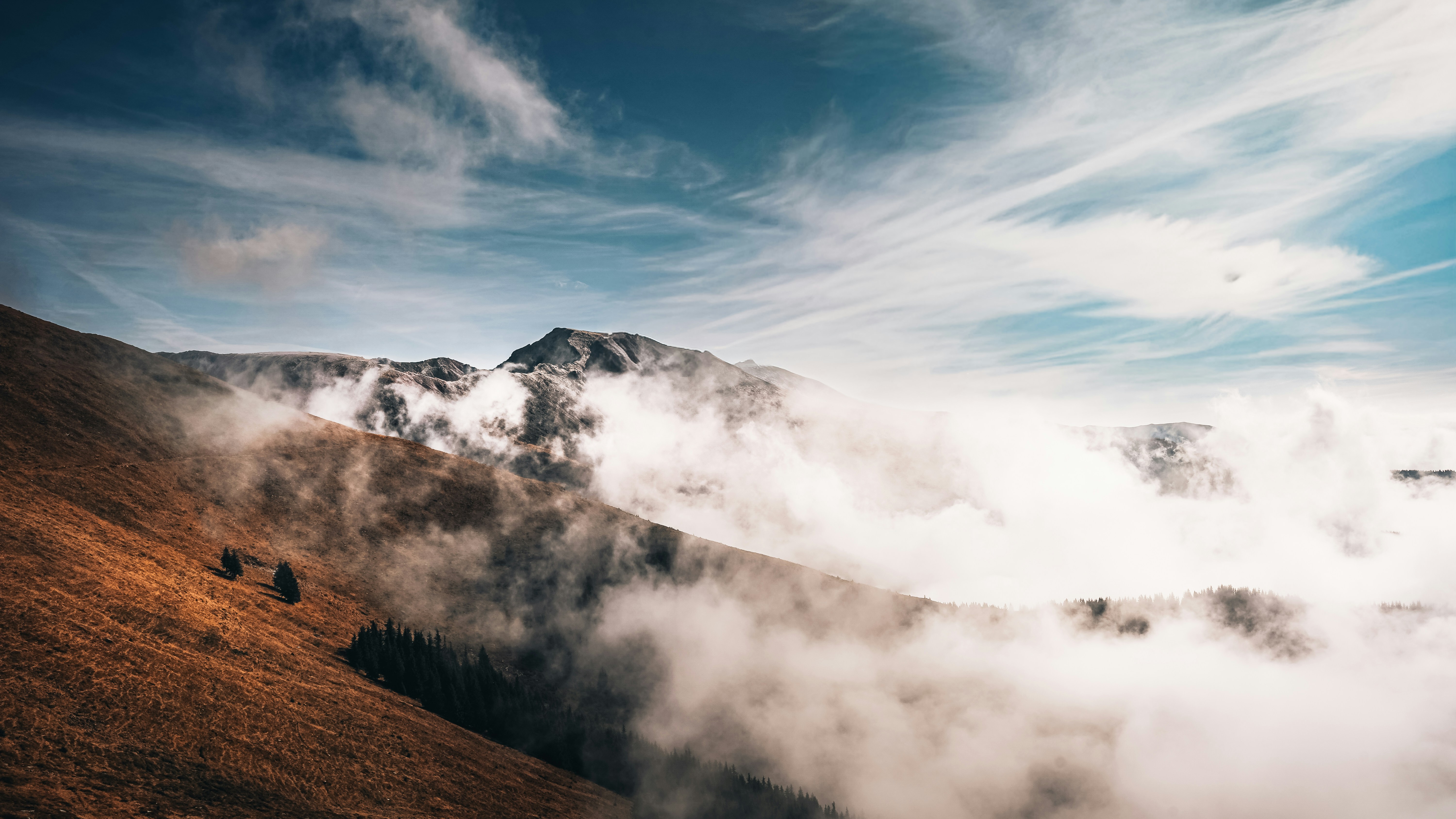 Misty Ridge: Dawn over a Quiet Alpine Expanse