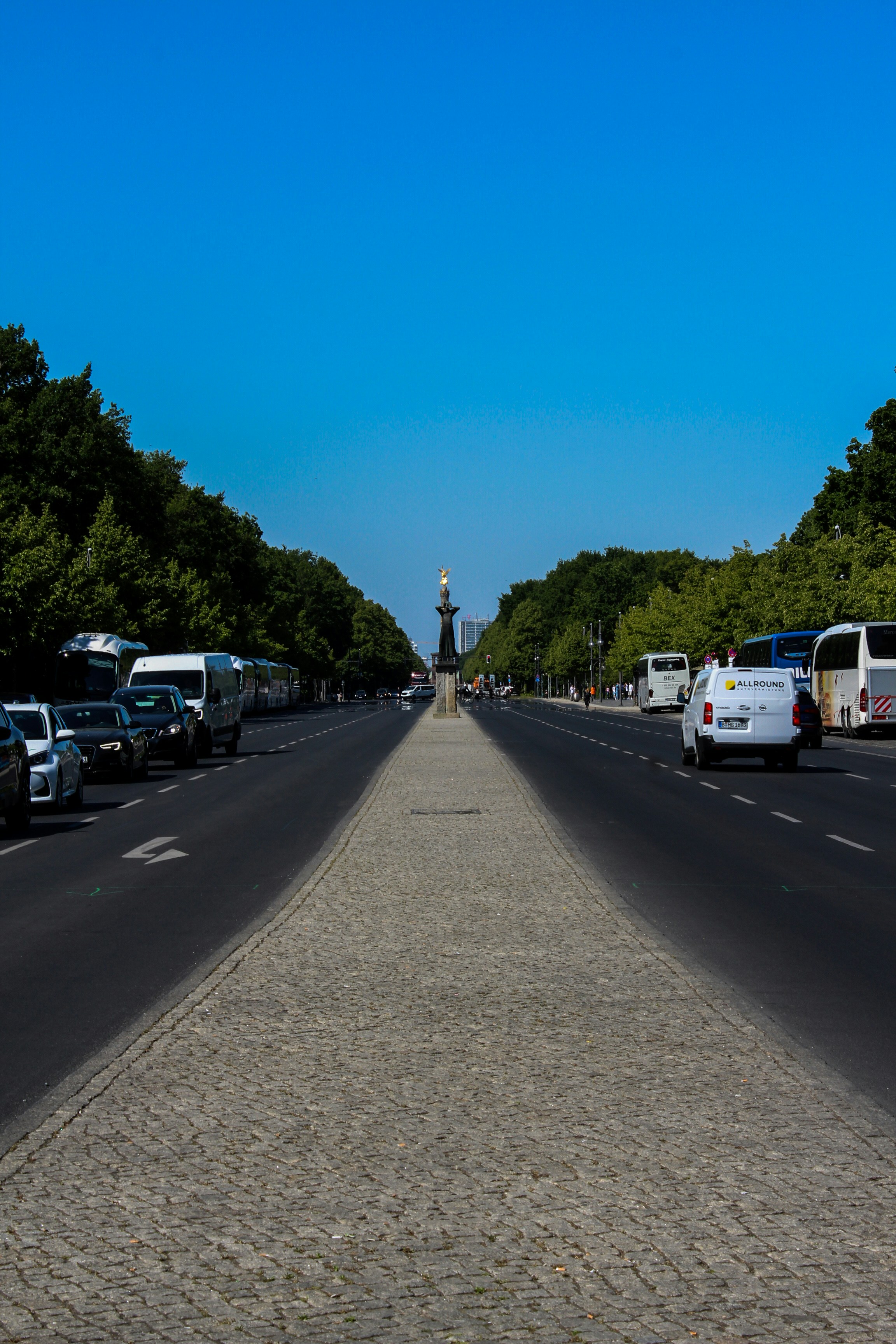 A Central Avenue Reaches for the Horizon