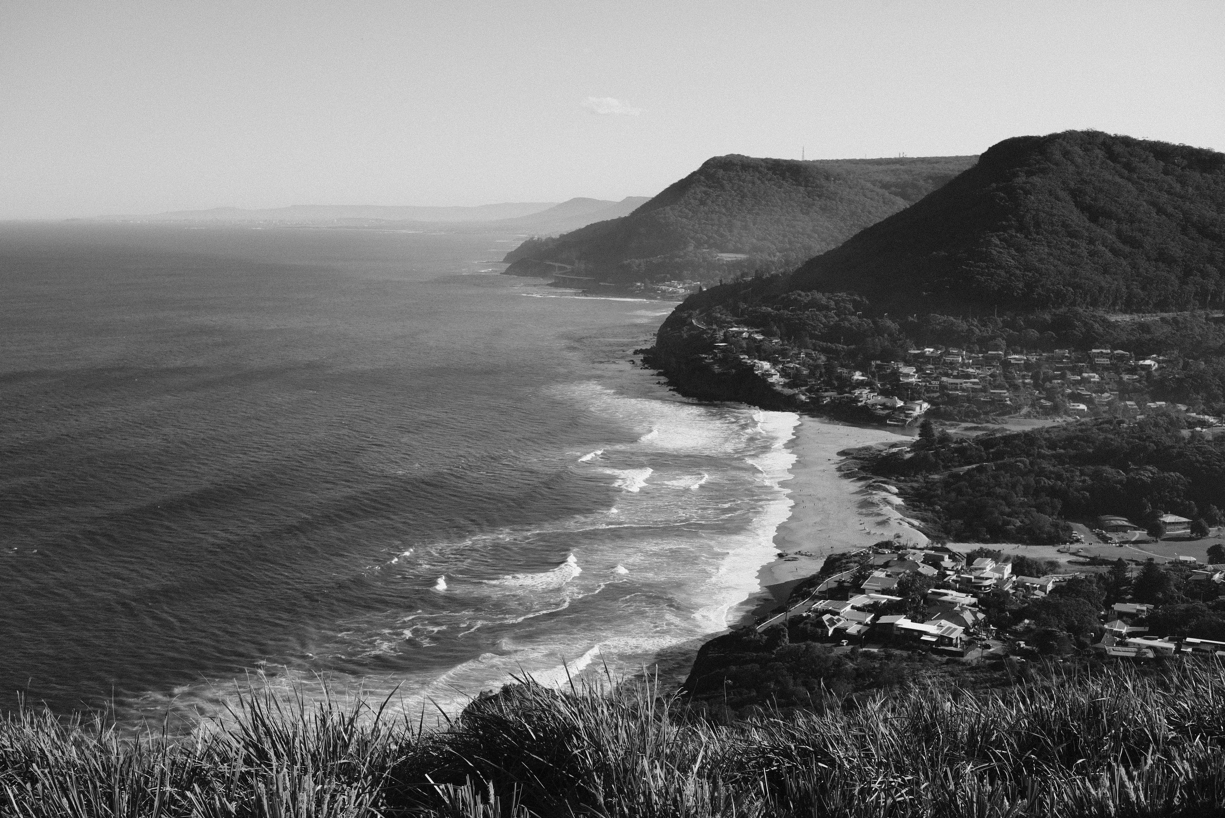 Coastal Cliffline Beneath a Quiet Horizon