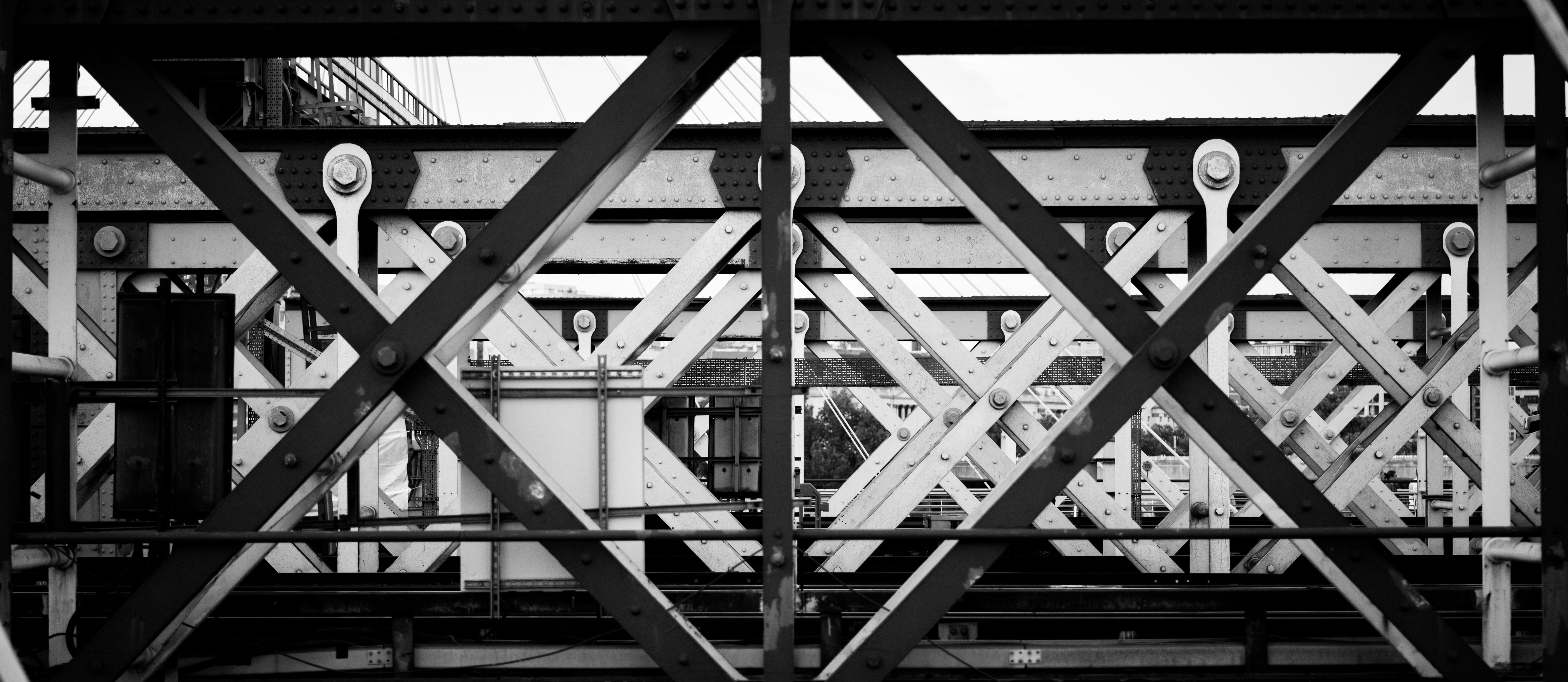 Crossed steel: symmetry and rhythm in a grayscale industrial frame