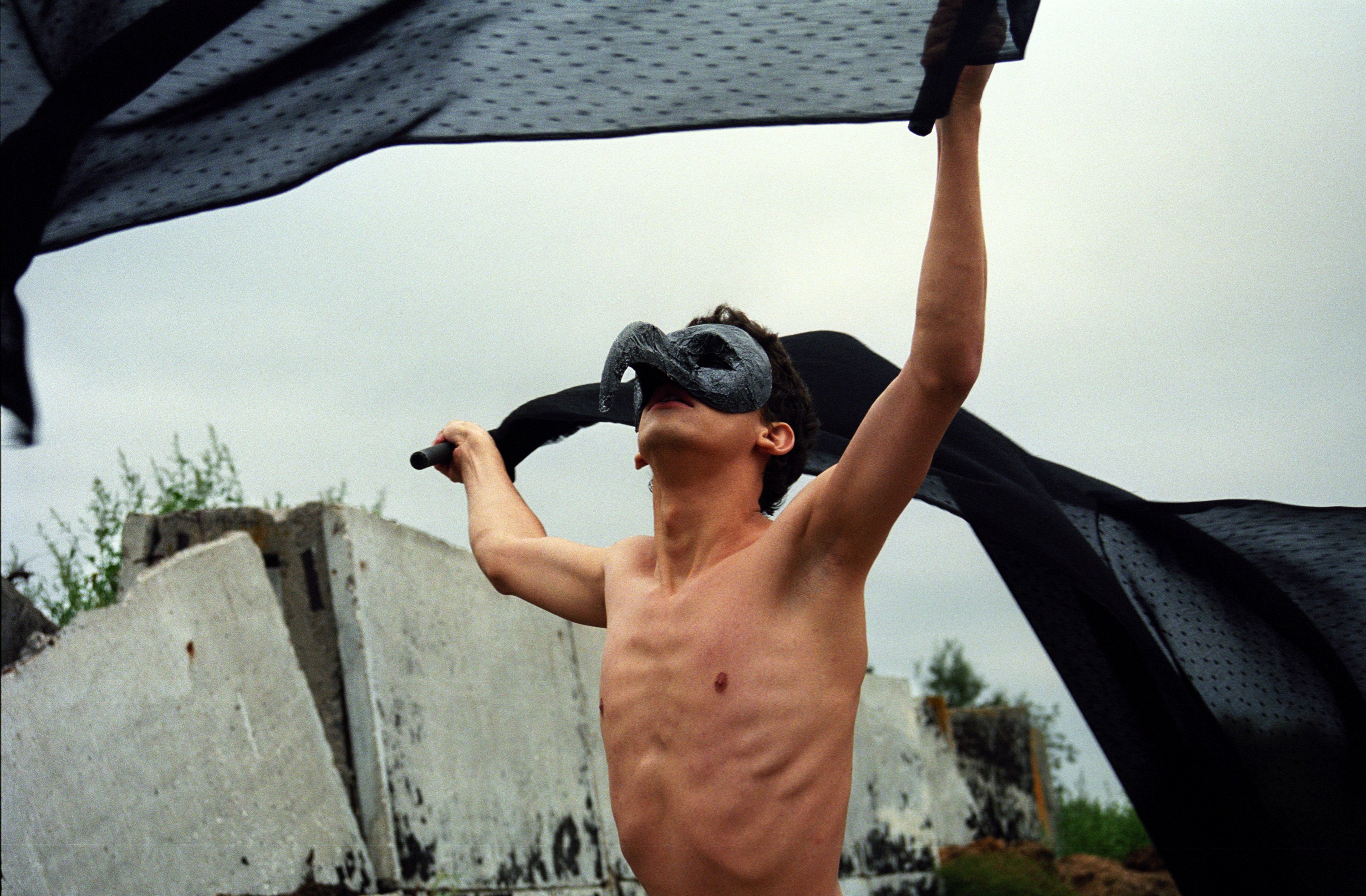Mask of Sky and Straps: A Breakthrough Flight Above Concrete Ruins