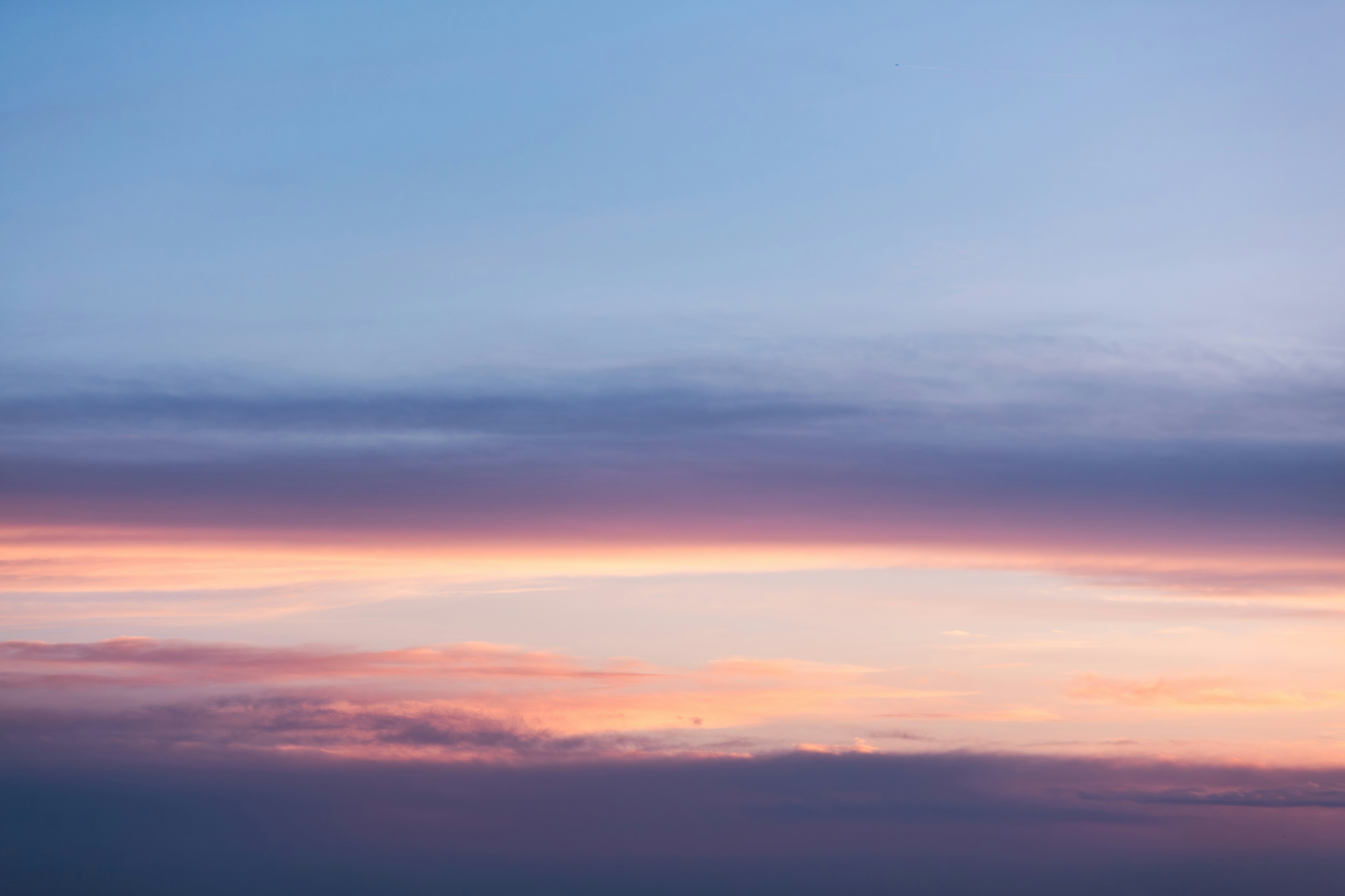 Pastel Horizon: Quiet Strata of Sunset Clouds