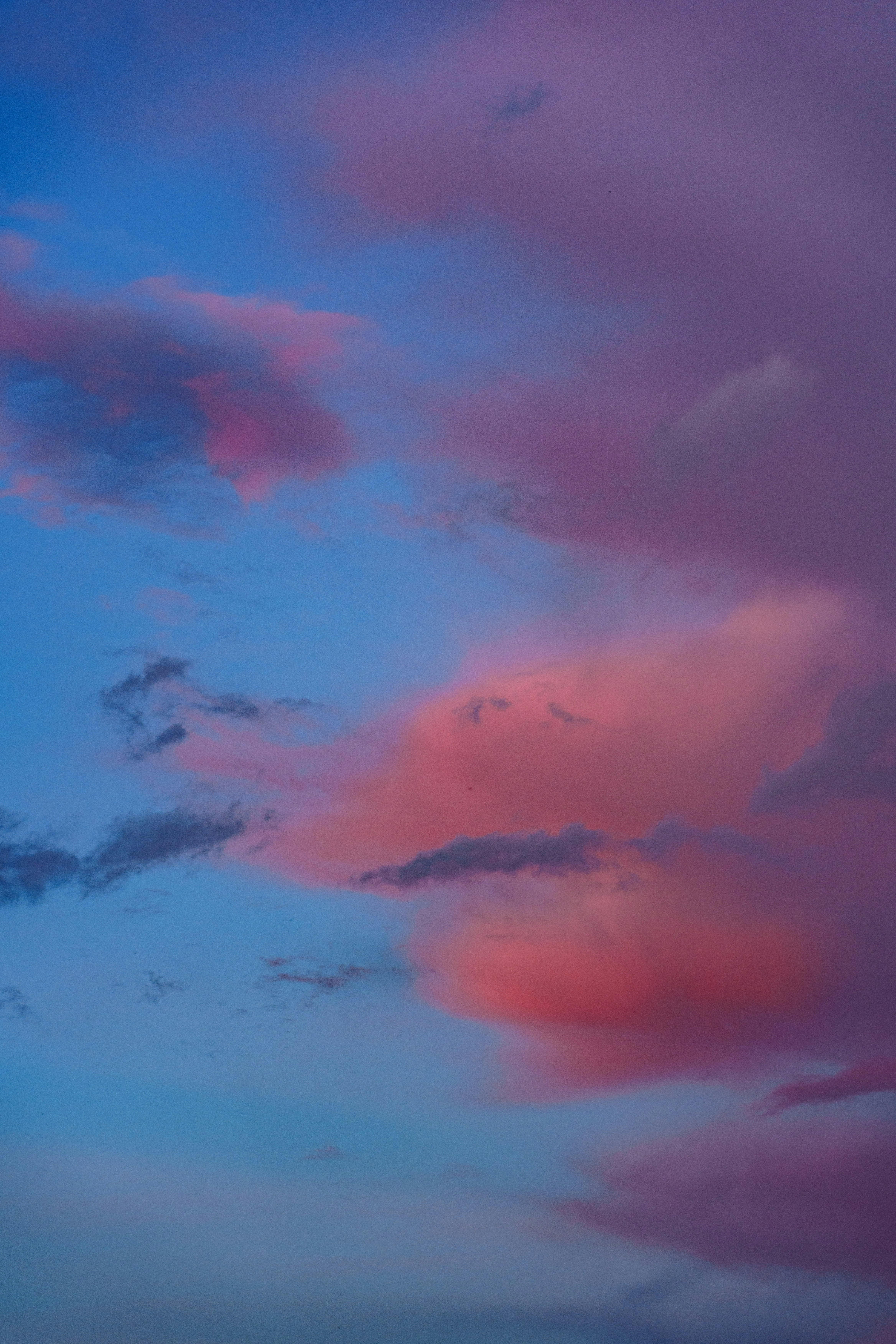 Cloud-Canvas at Dusk: Pink-Tinted Sky Over Blue Haze