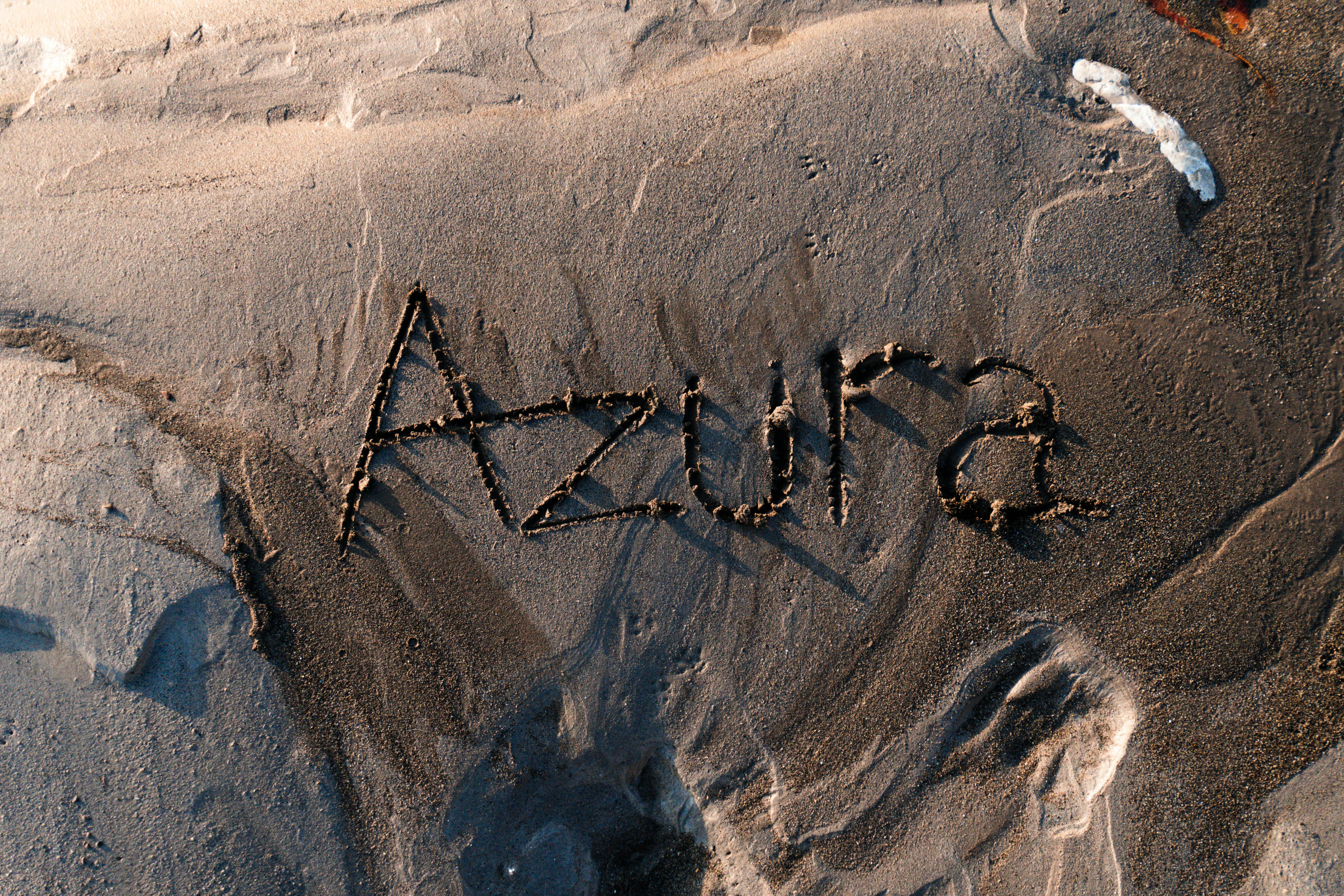 Azur Sandmark: The Word Carved in Beach Ripples