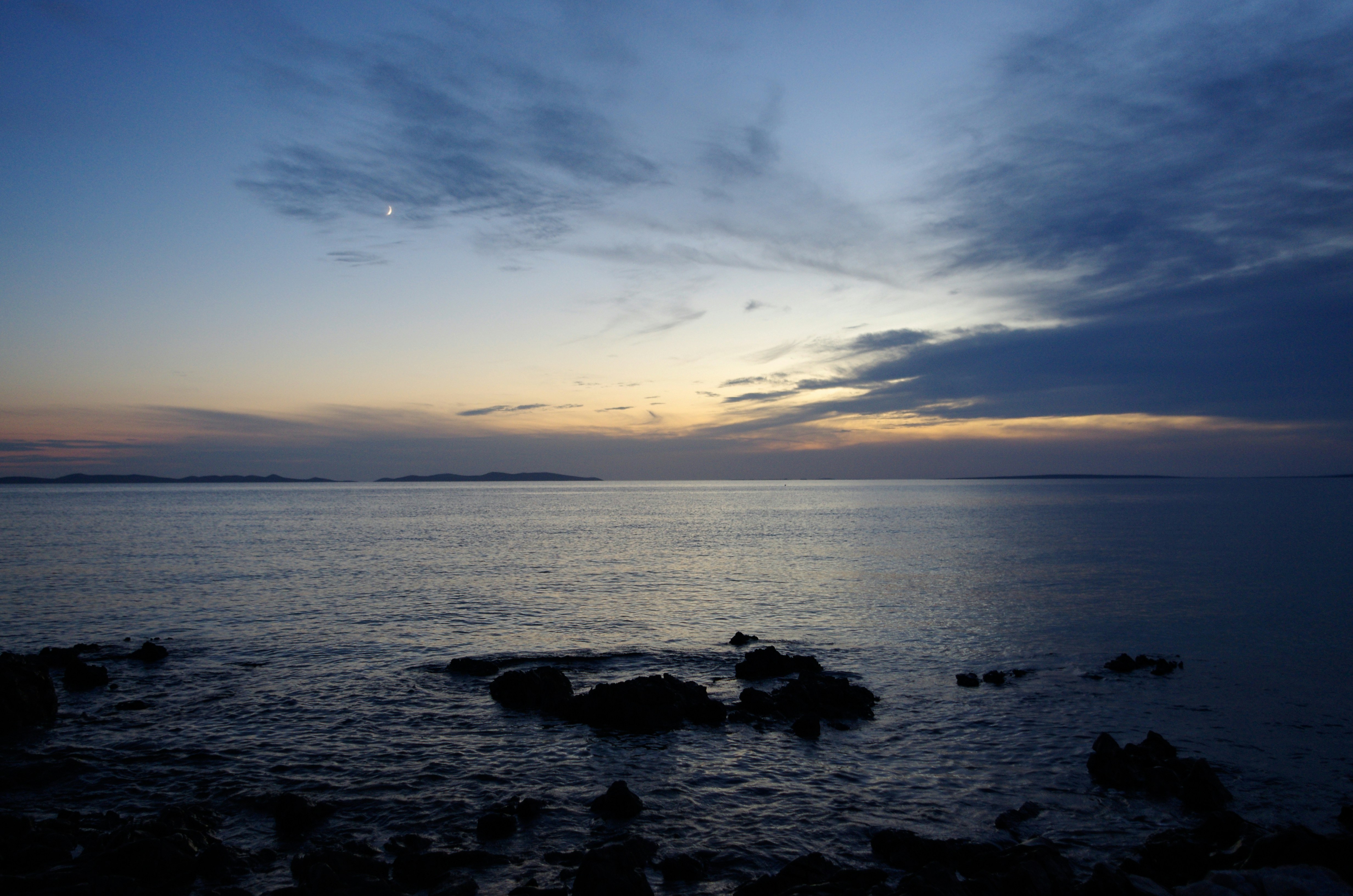 Dusk Over the Quiet Sea: A Horizon Painted in Blue