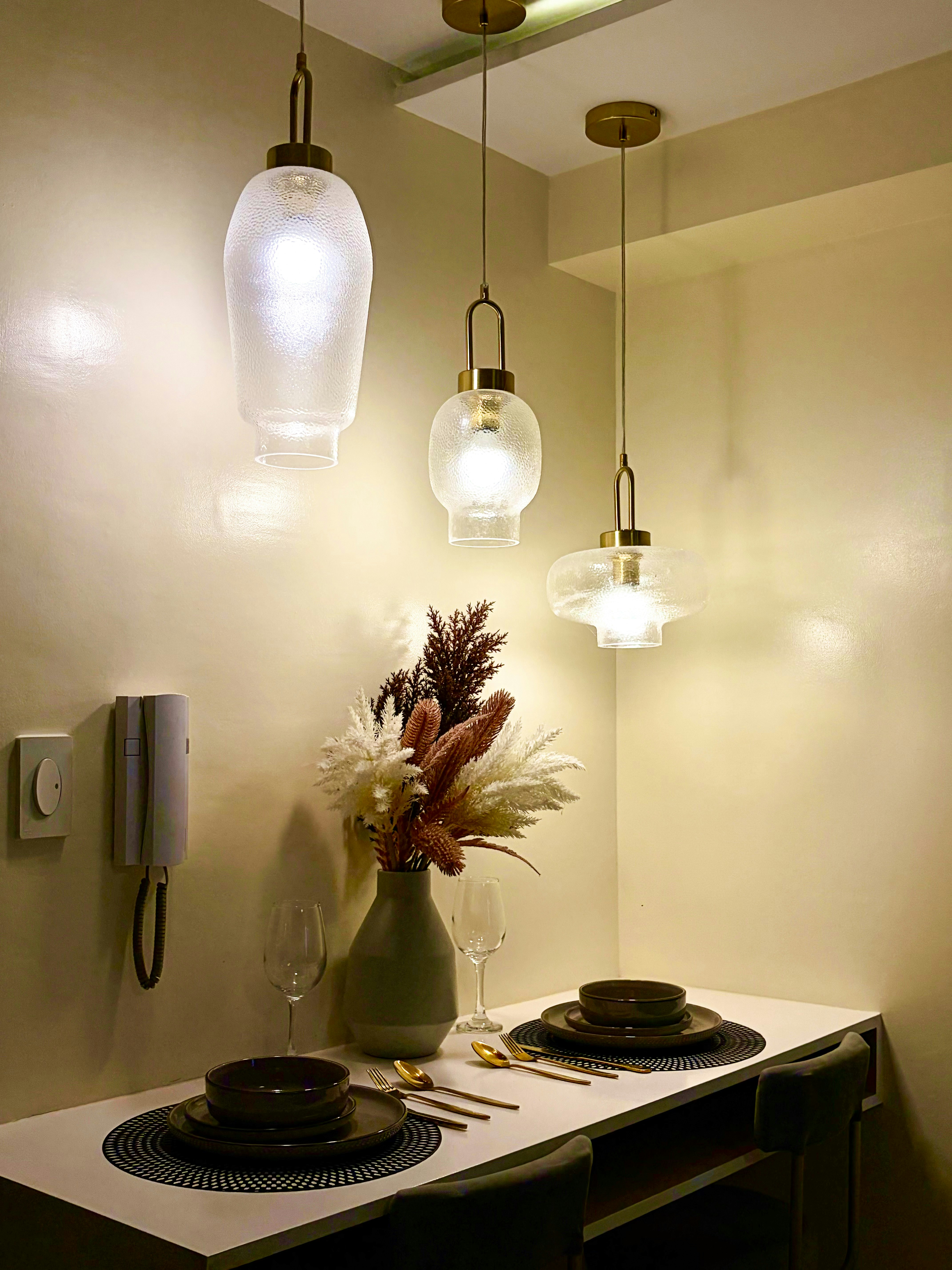 Ambient Dinner: Warm Glass Orbs Illuminate a Quiet Corner Table