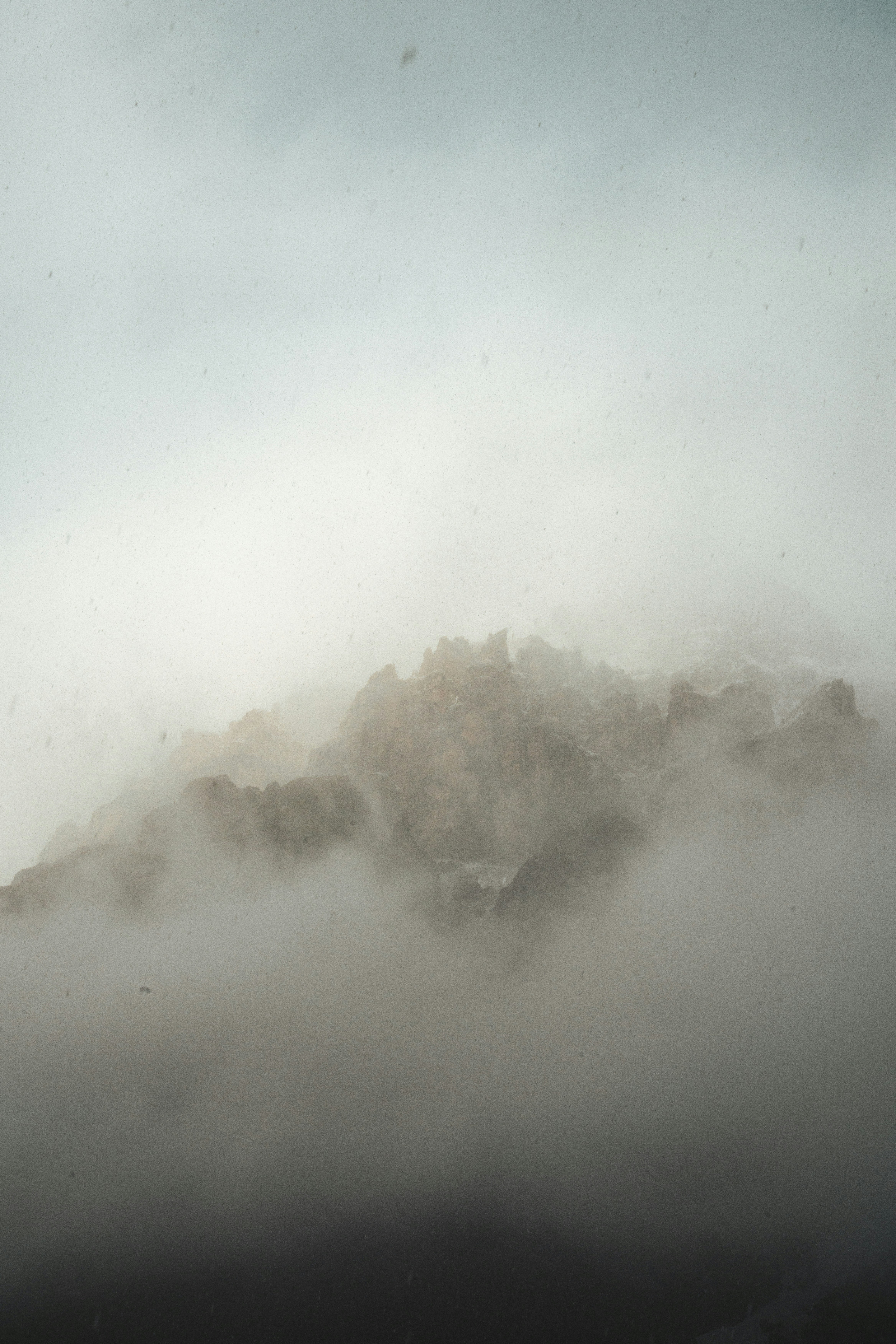 Mist-enshrouded Peak Emergence