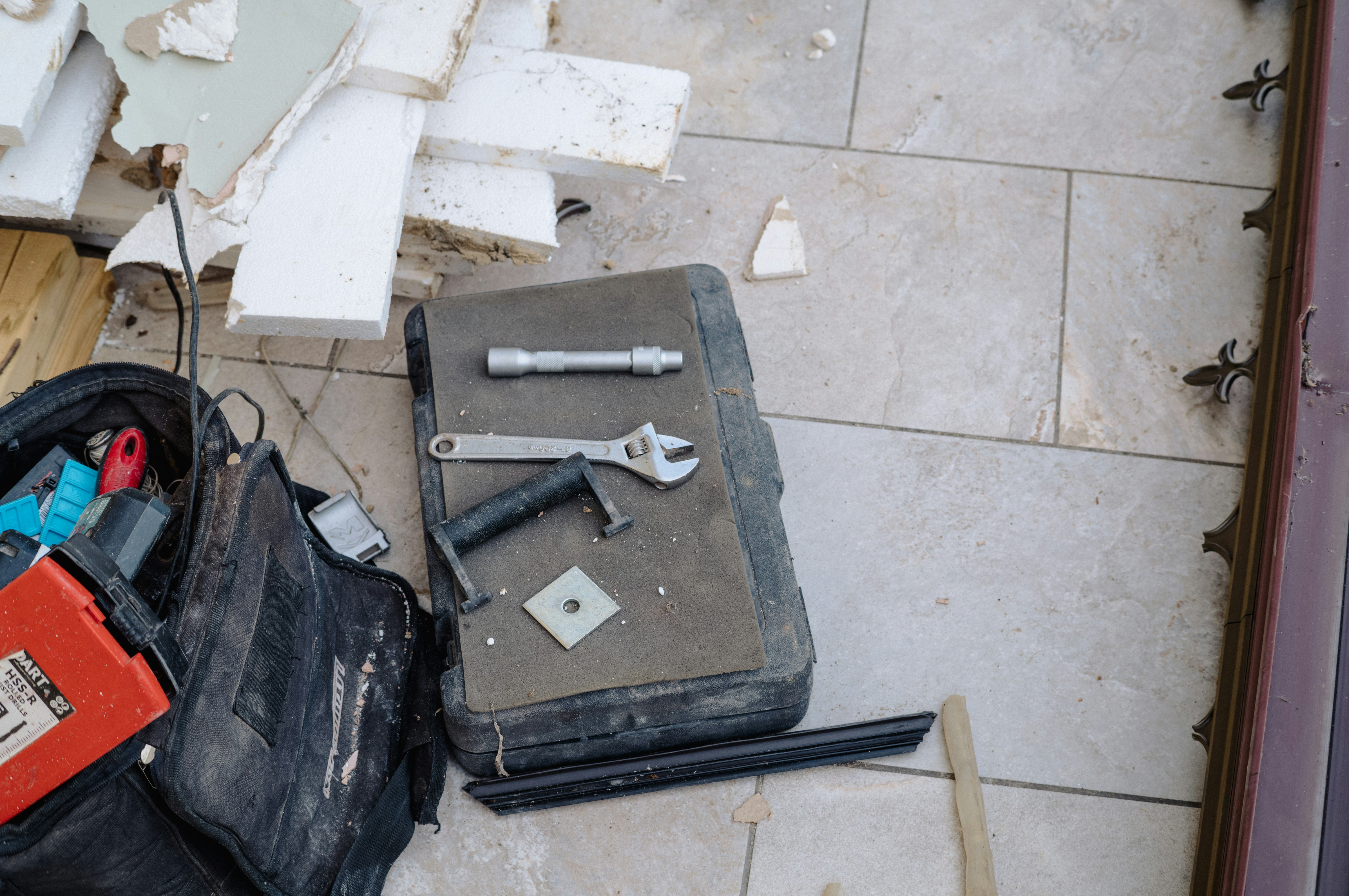 Tools of the Renovaation: DIY Tile Nook with Toolbox Debris