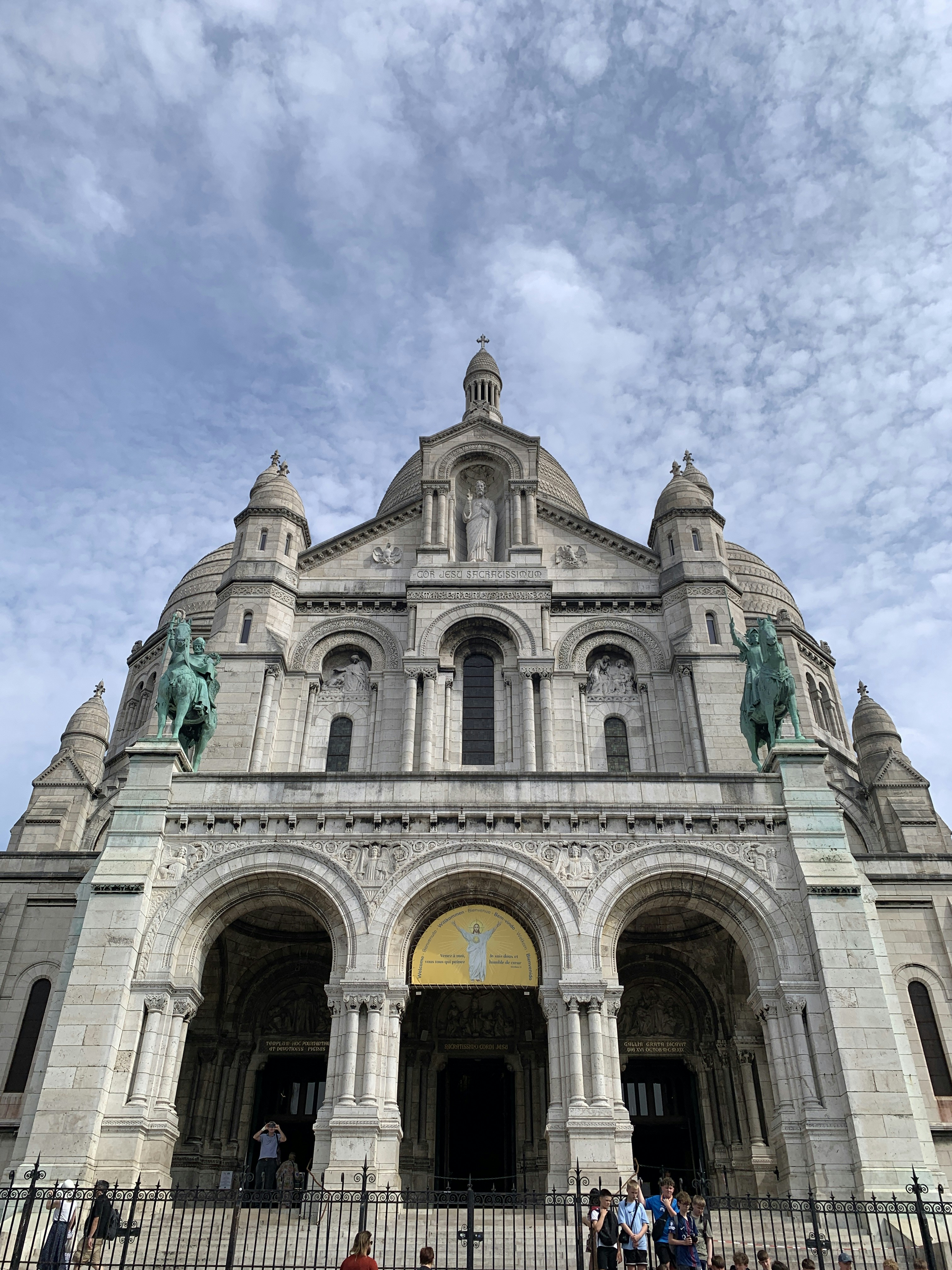 The sacré-cœur basilica in paris under a cloudy sky.