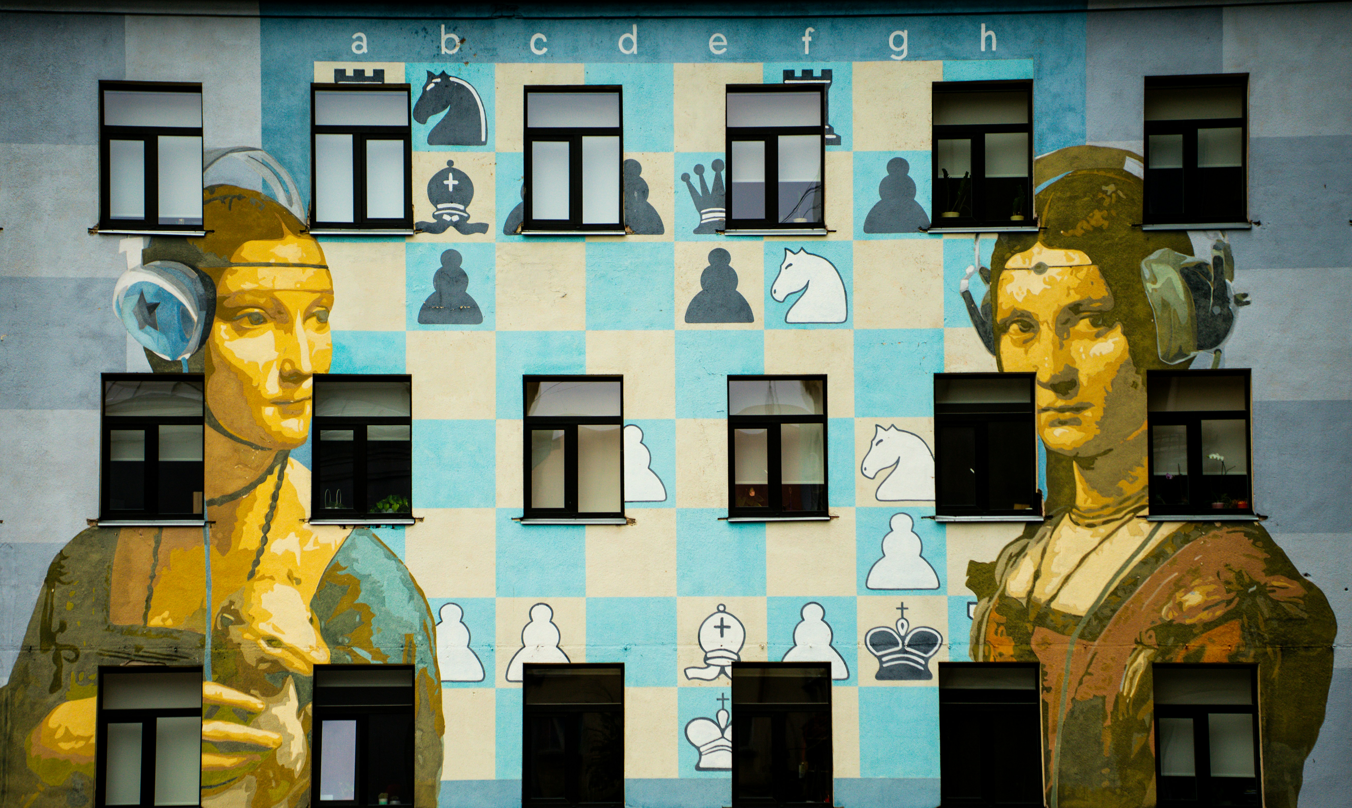 Dual Gaze Across a Chessboard of Art