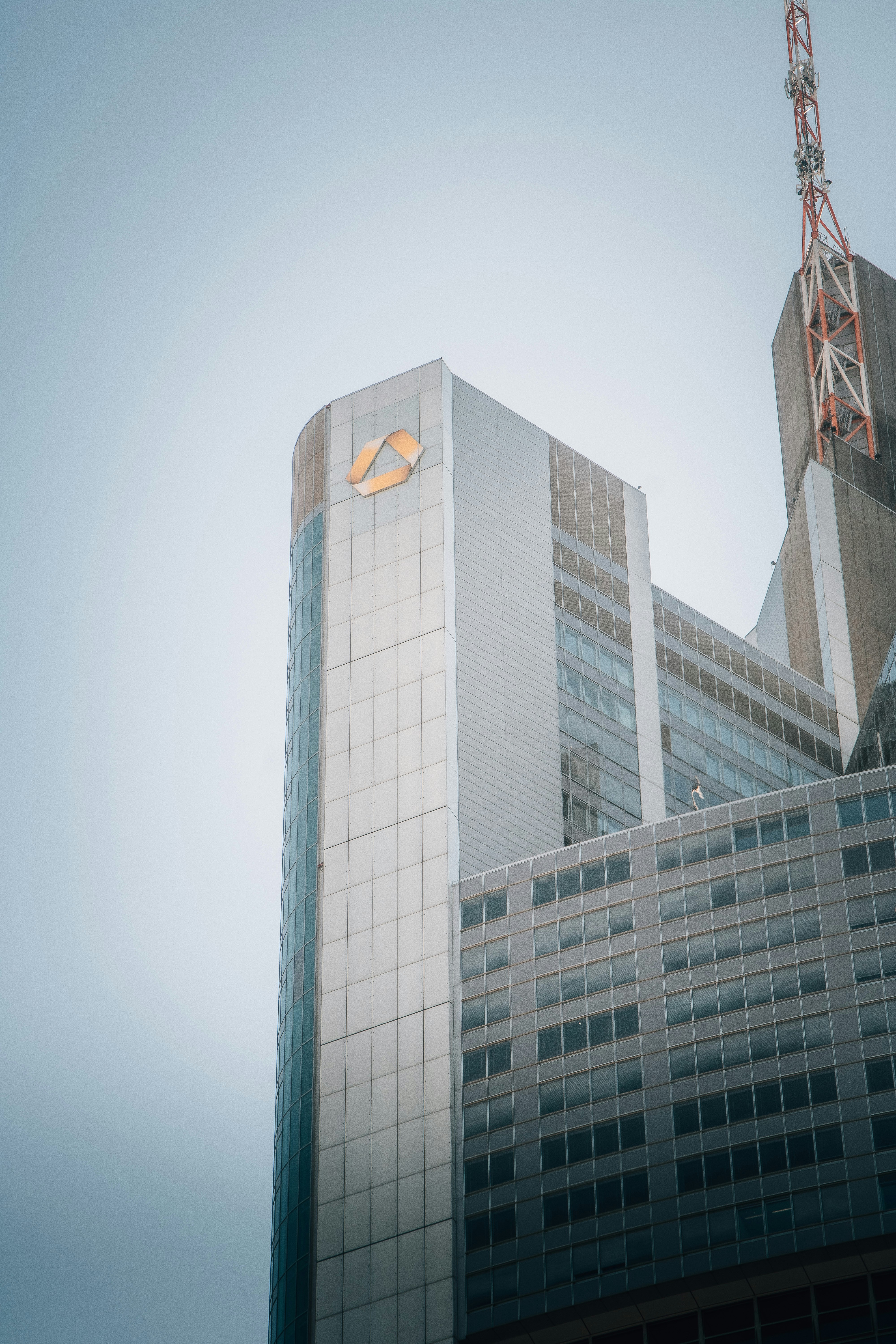 Skyline Sentinel: A Towering Glass‑and‑Steel Marvel Reaching for the Sky