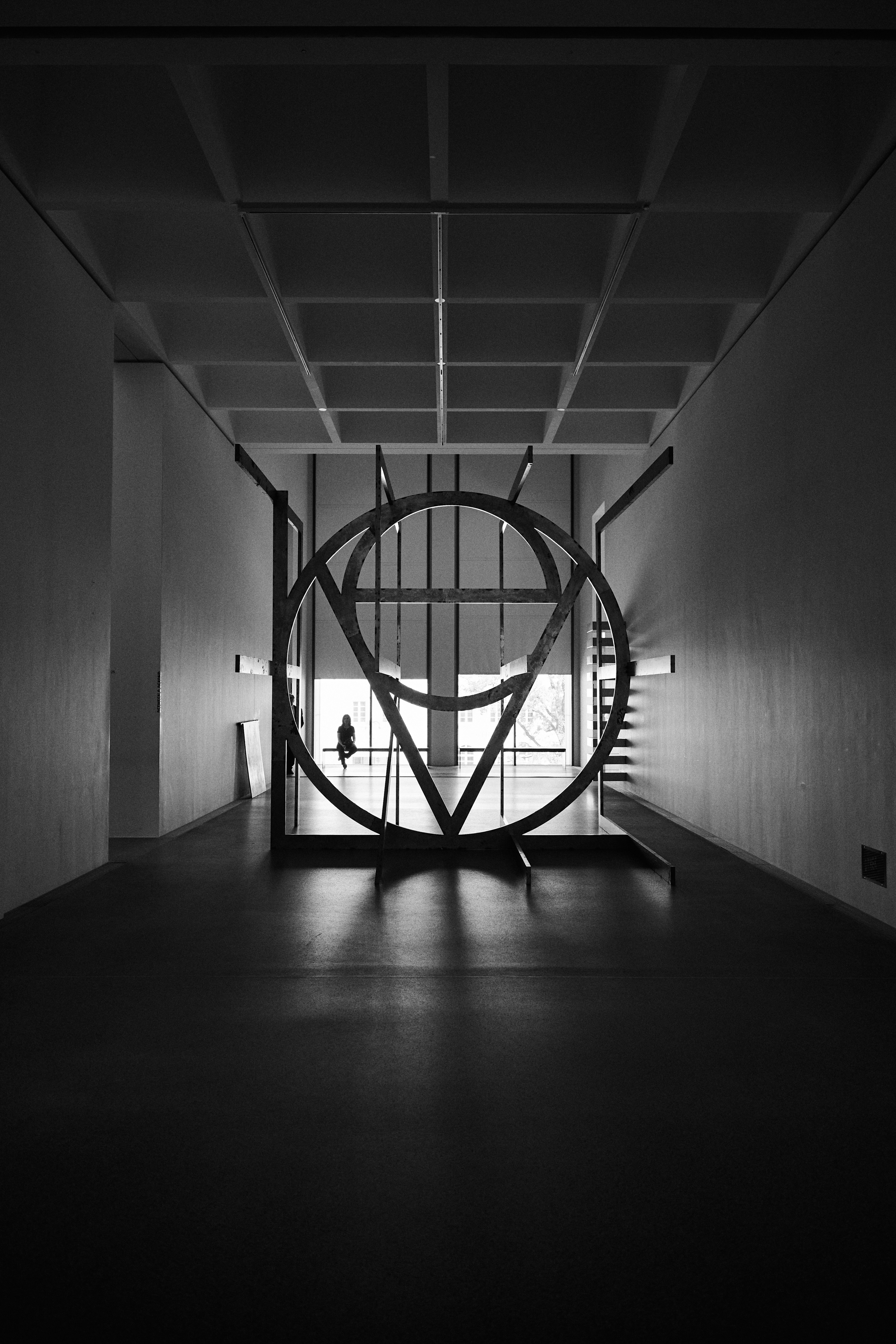 Geometry of Solitude: A Silent Gallery with Circular Cage