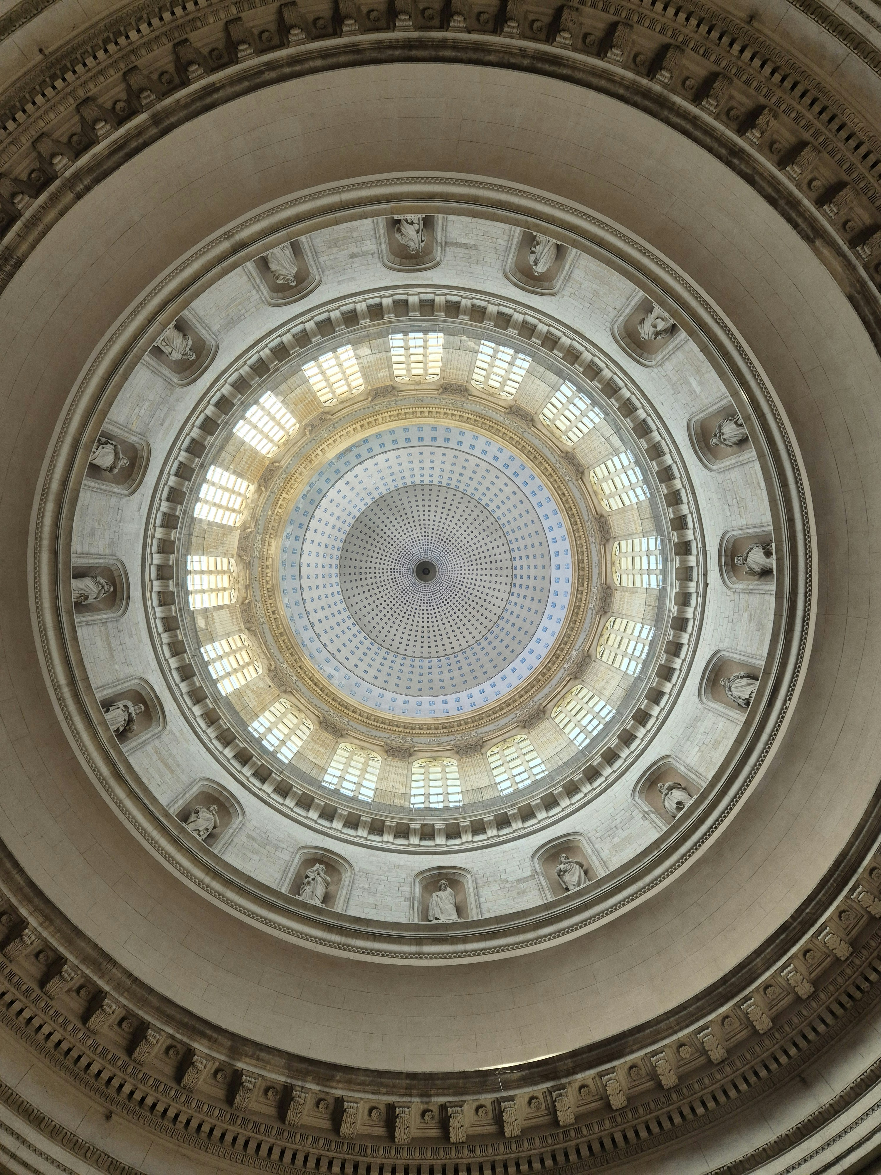 Vaulted Spiral: An Ocular Descent into Geometry