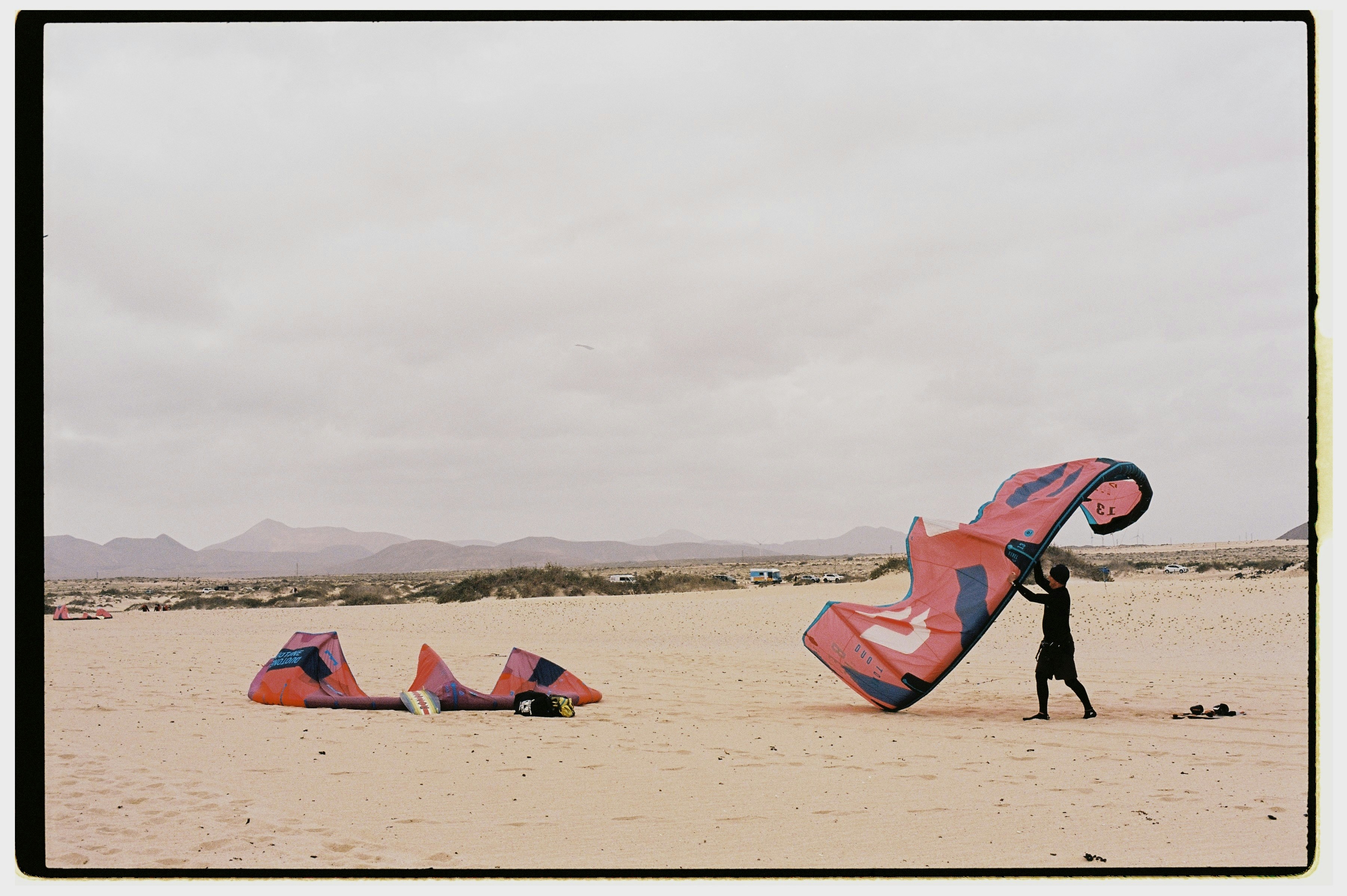 Desert Wind and Kitefoil: A Solo Trajectory on Sunlit Sand