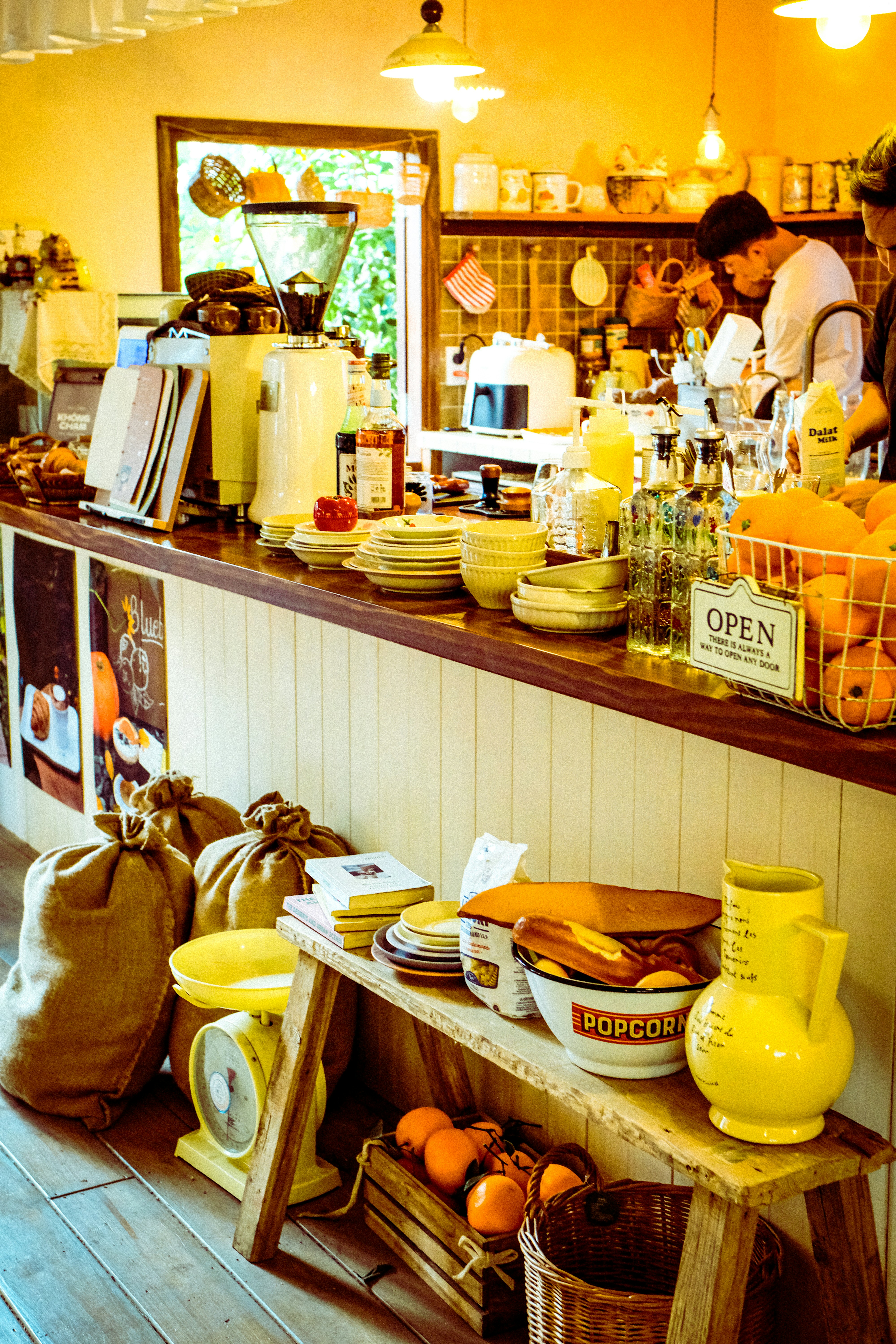 Sunny Café Scene: A Cozy Kitchen Bar with Vintage Accents