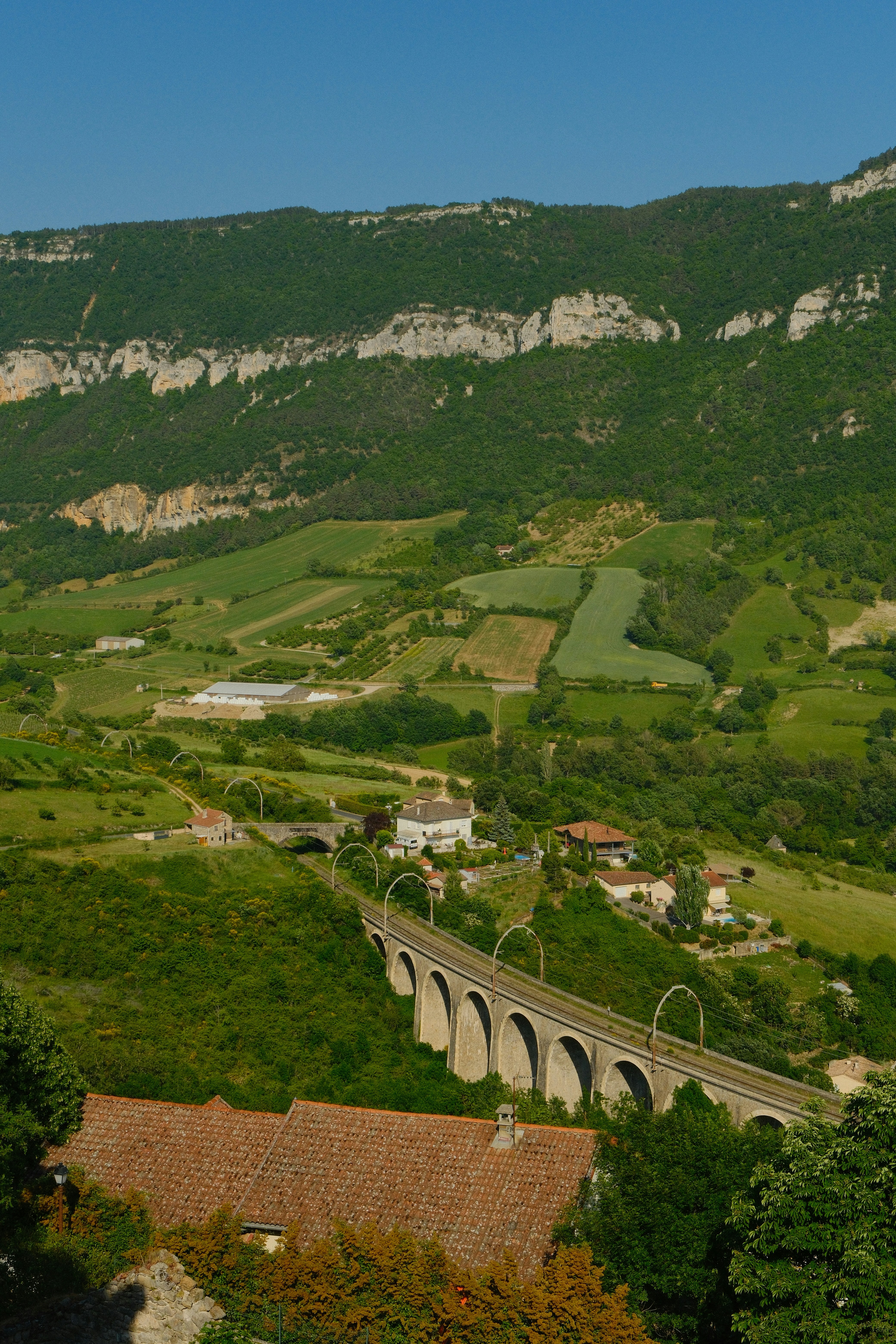 Ridgeway Viaduct Leaning into the Valley
