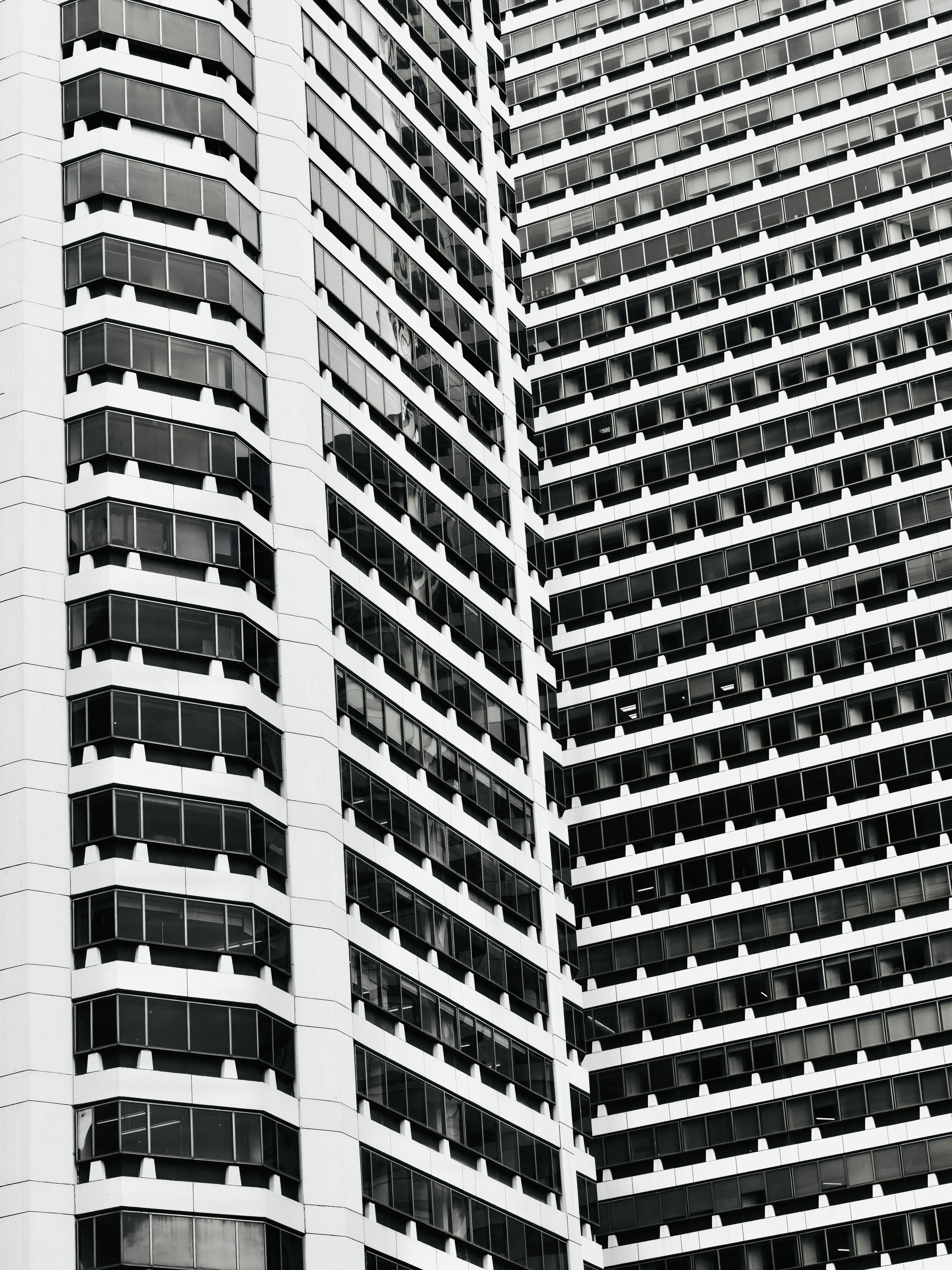 Tessellated Facade: An Ocean of Windows on a Modern Vertical Grid
