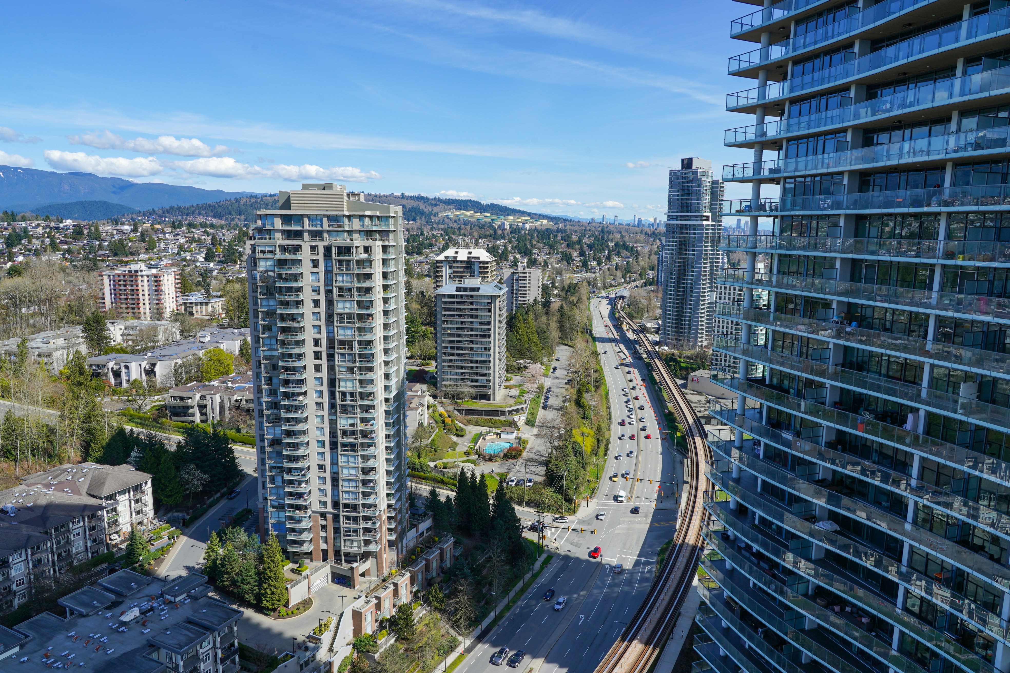 Skyline Confluence: A High-Rloor View of Urban Arteries
