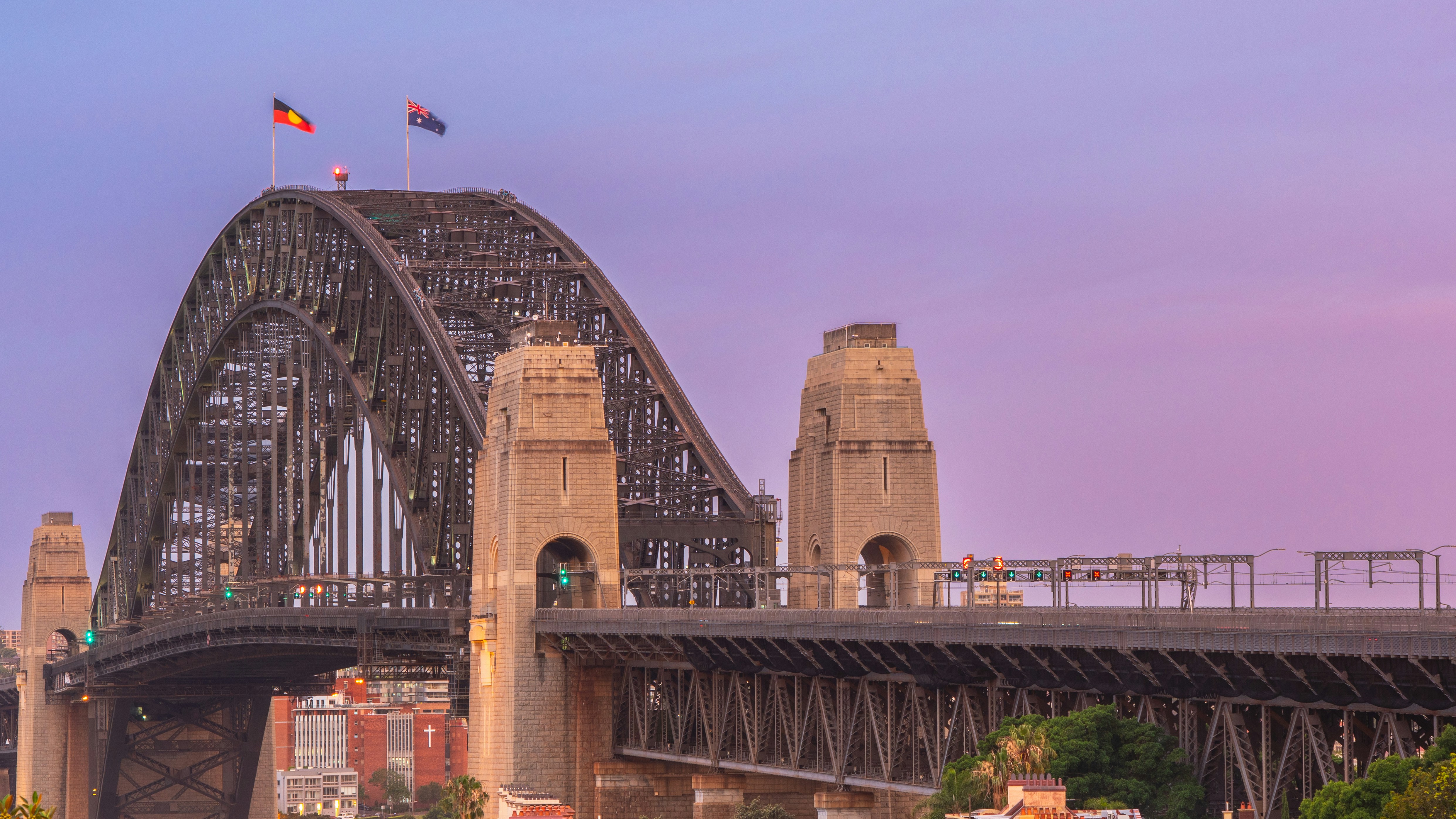 The Arch Over the Harbor: A Sydney of Steel and Sky
