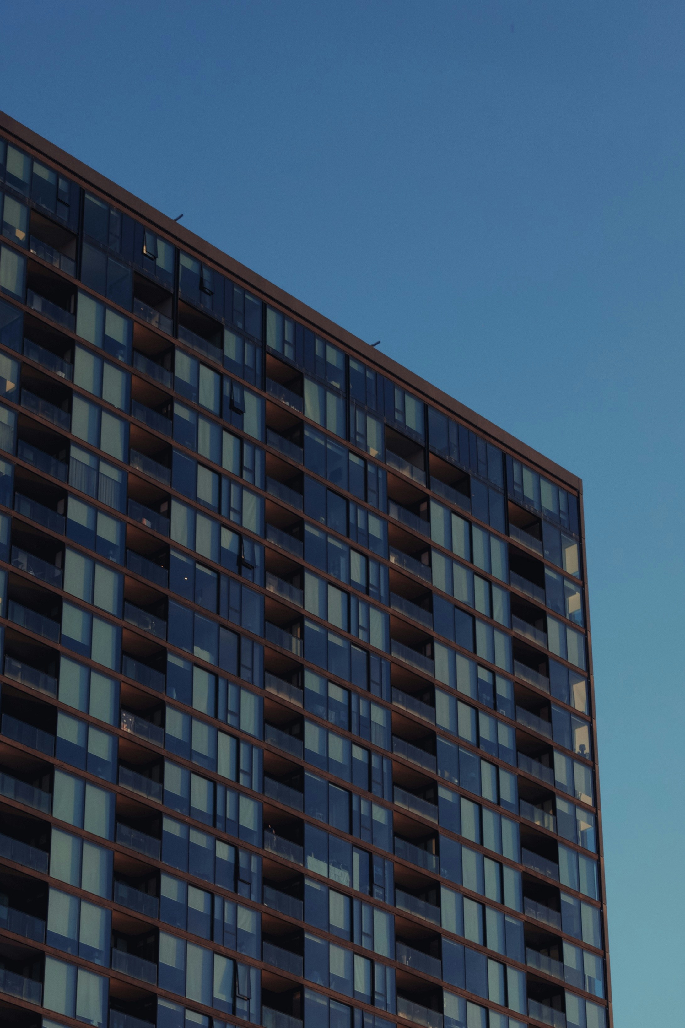 Diagonal Urban Facade: Glass and Sky
