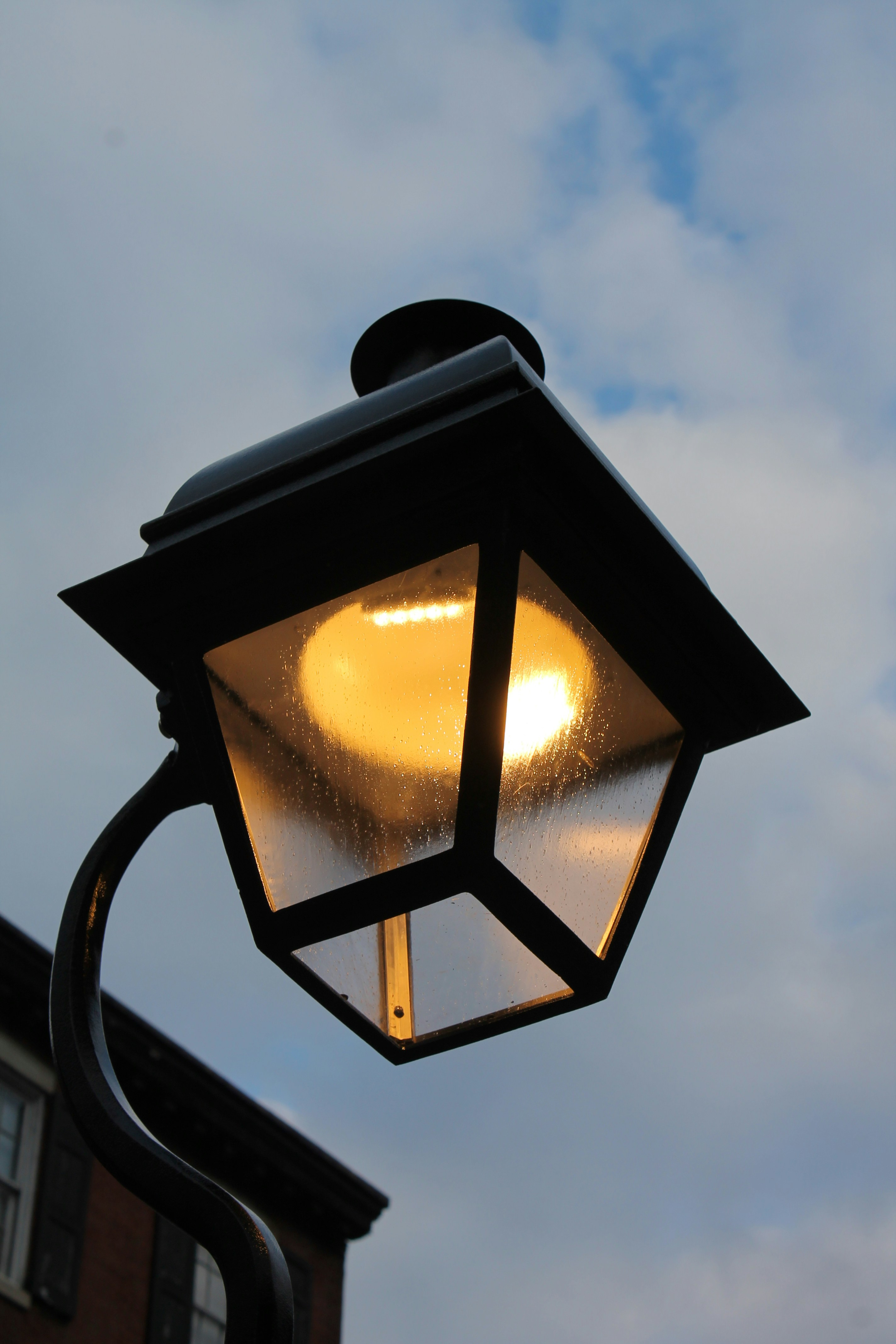 Gaslight on a Quiet Street: An Evening Lantern in Focus