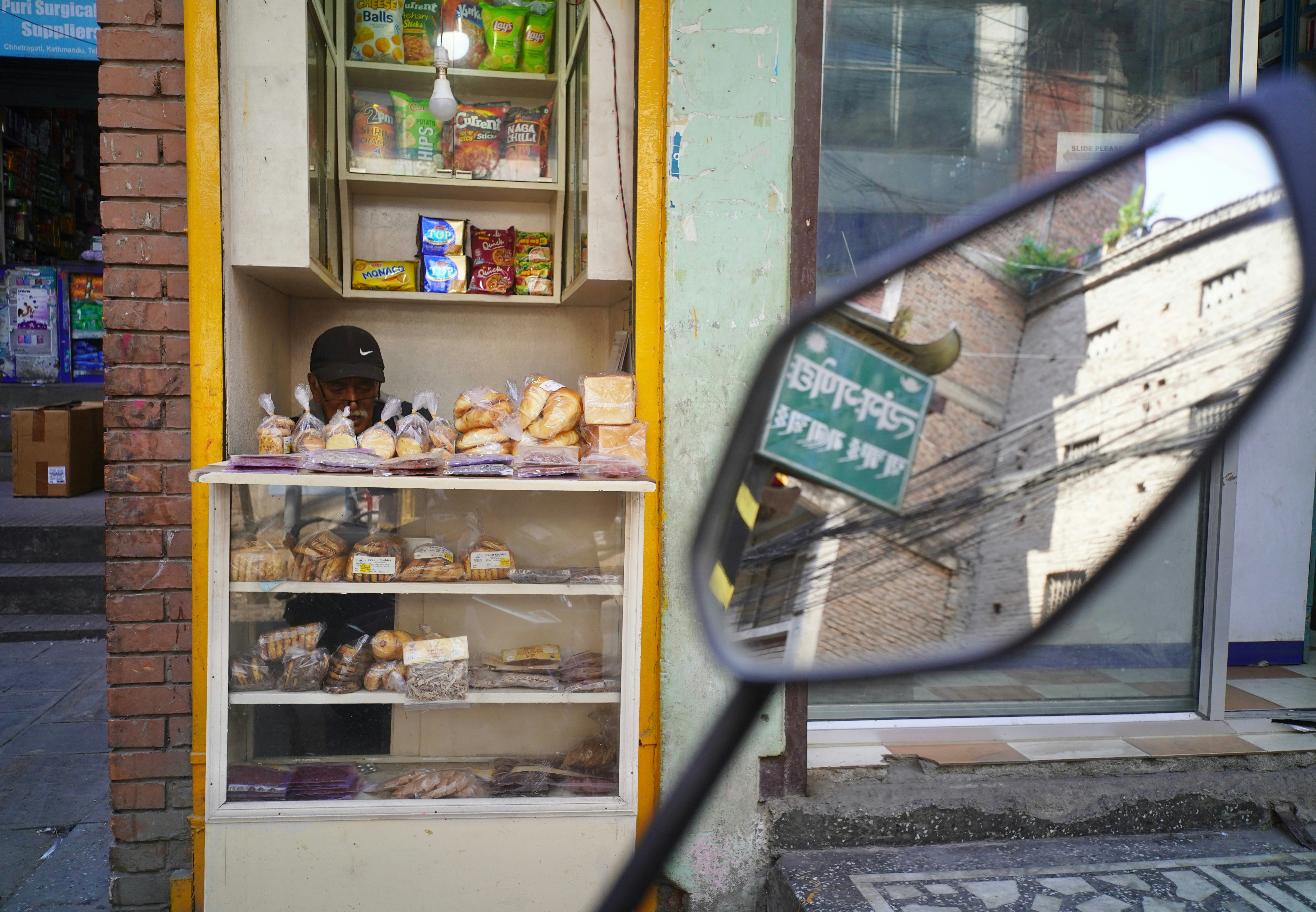Windowed Bakery Echo: A Street-side Pastry Stall through a Car Window