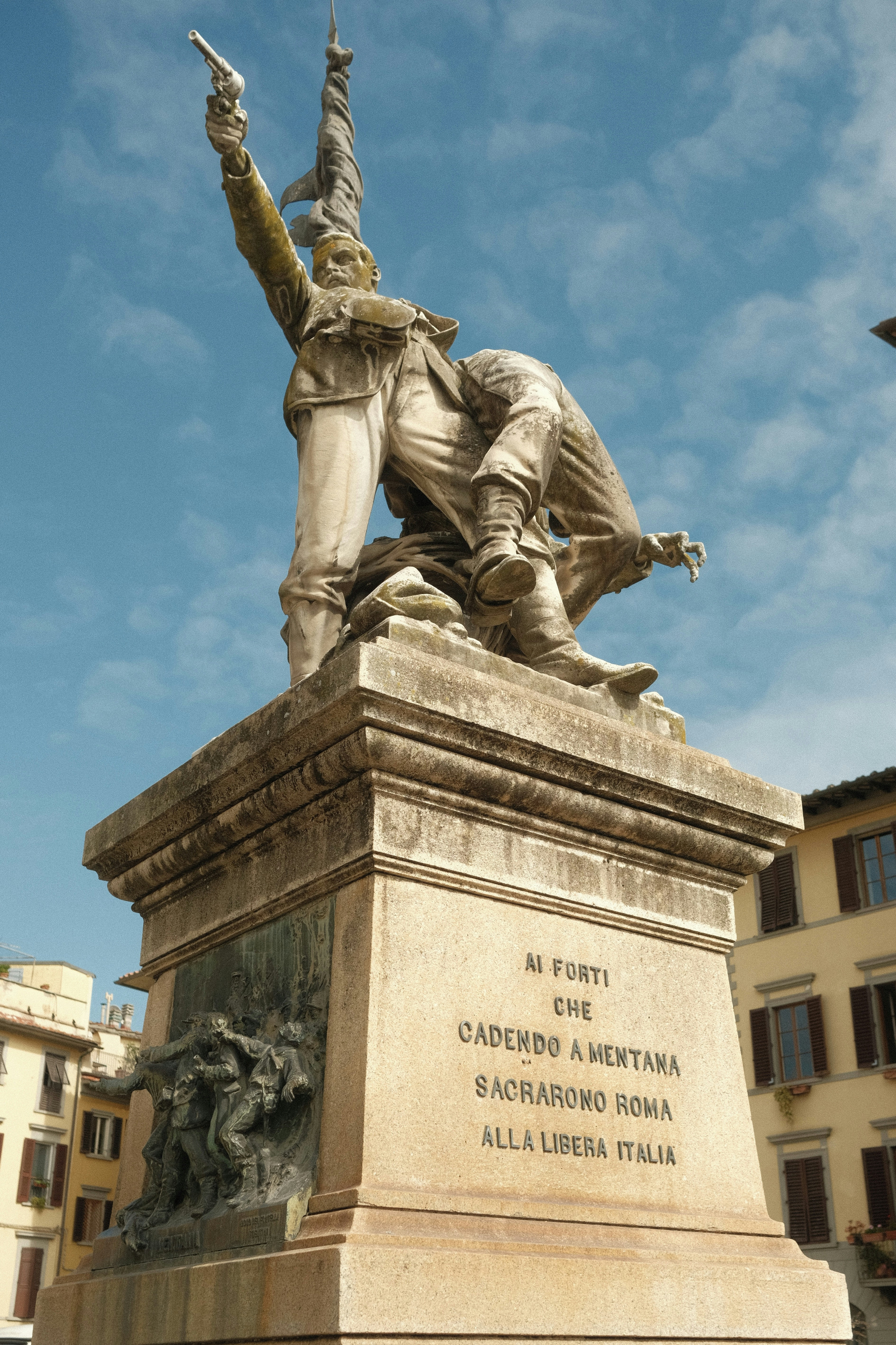 Rising Resolve: The Statue’s Dynamic Gesture Against a Bright Sky