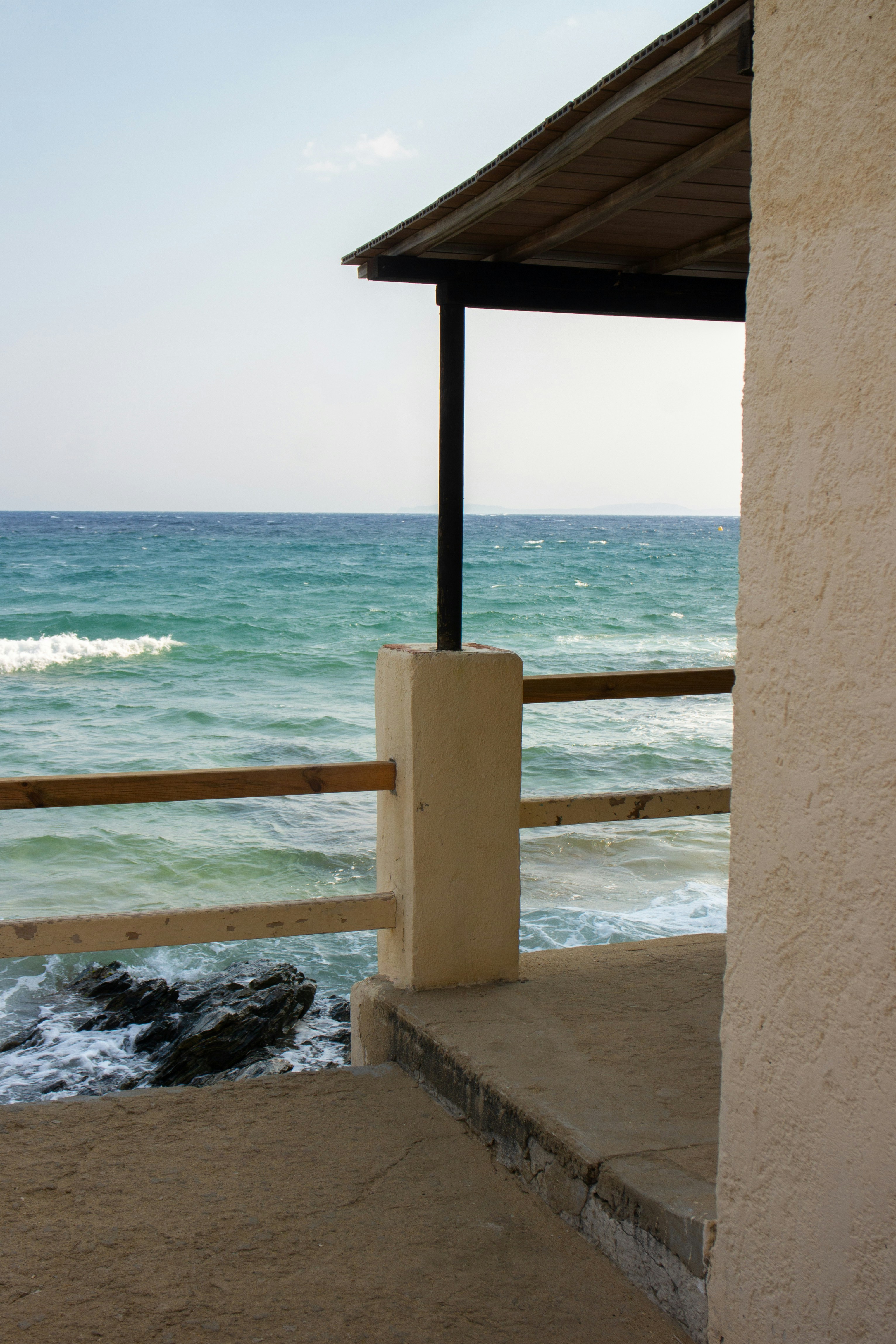 Sea Terrace Framing: A Quiet Coastal View from a Sunny Balcony