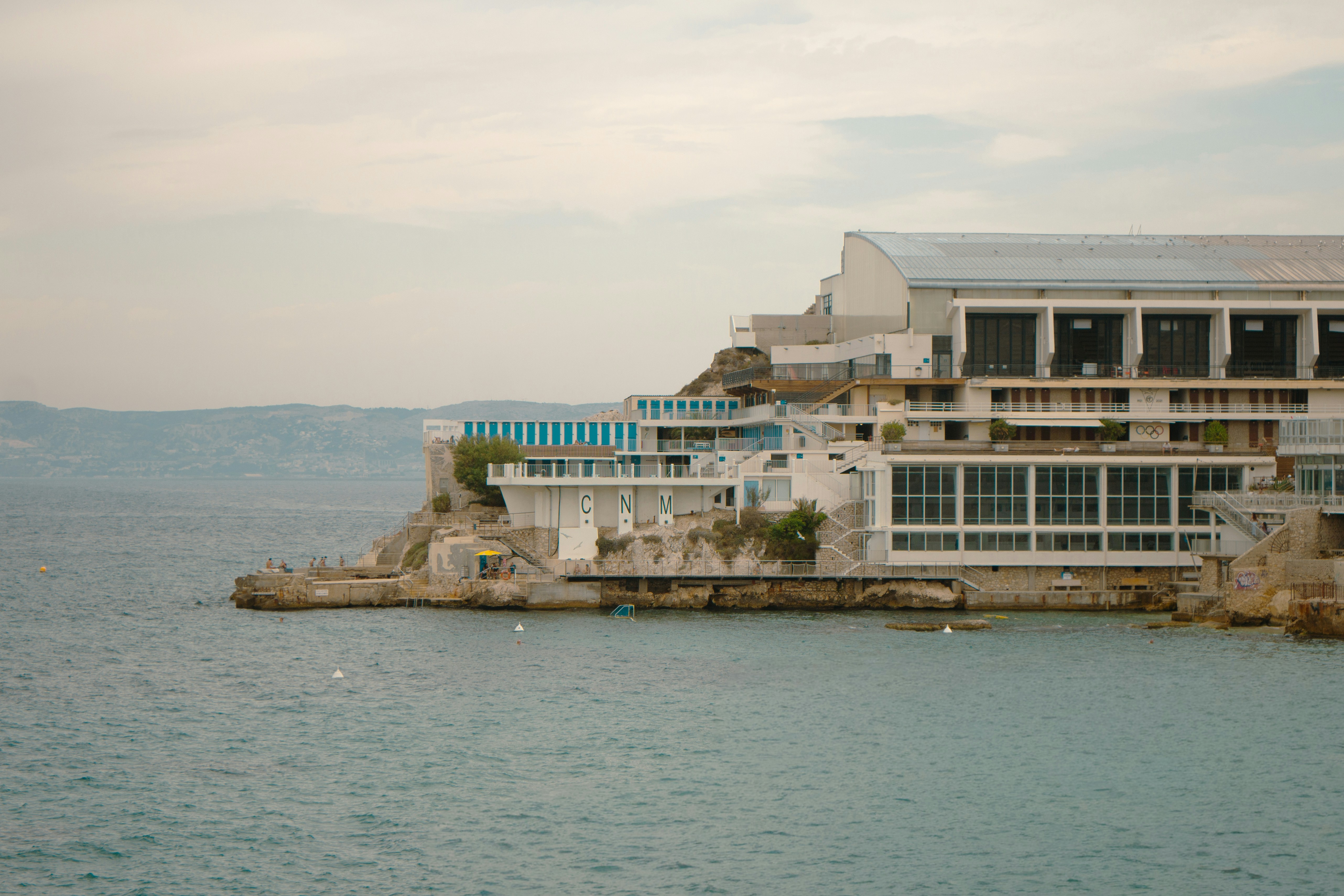 Seaside Atelier: A Modern Coastline Building Crowns the Pier