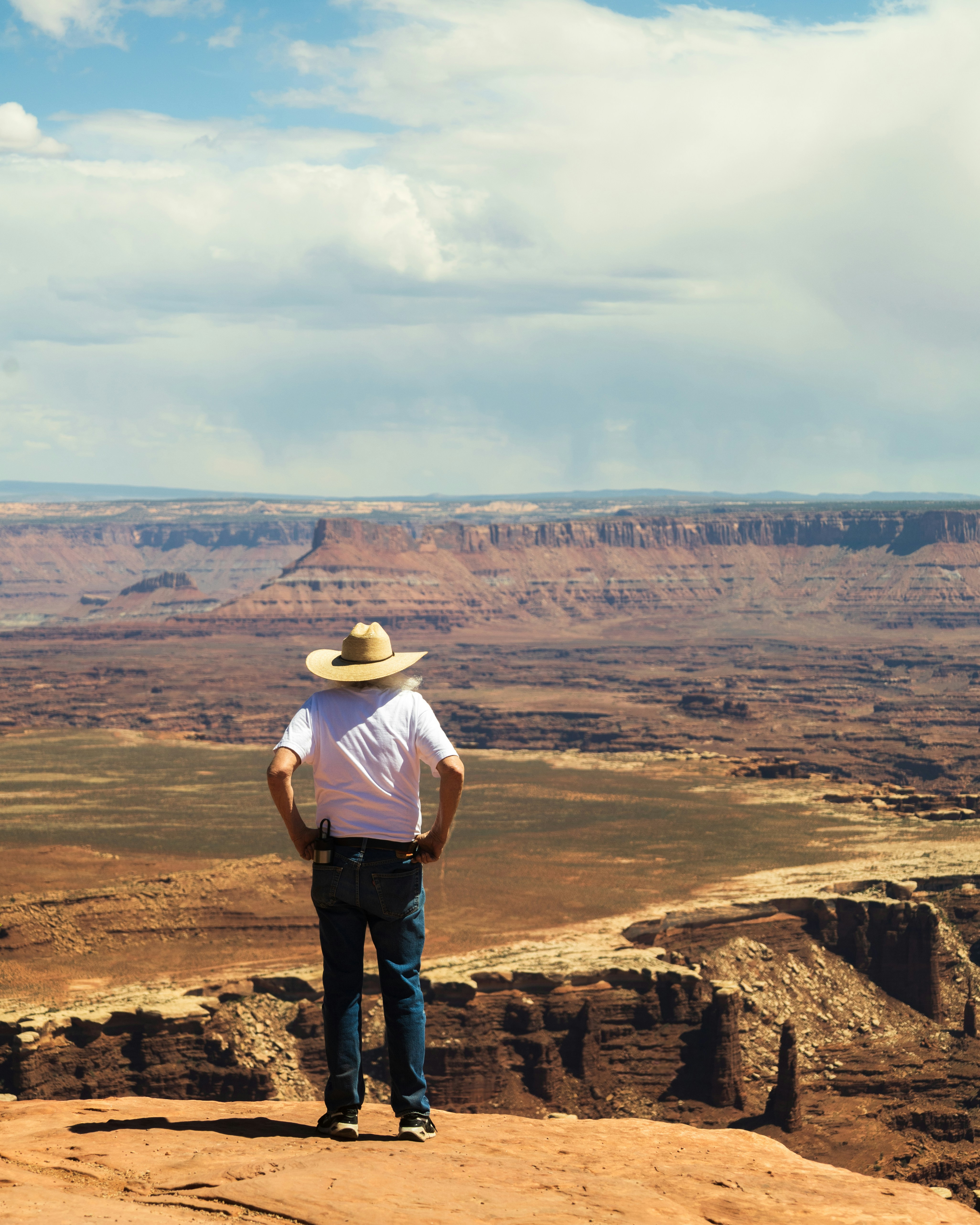 Desert Vista: A Lone Explorer at the Edge of the Canyon