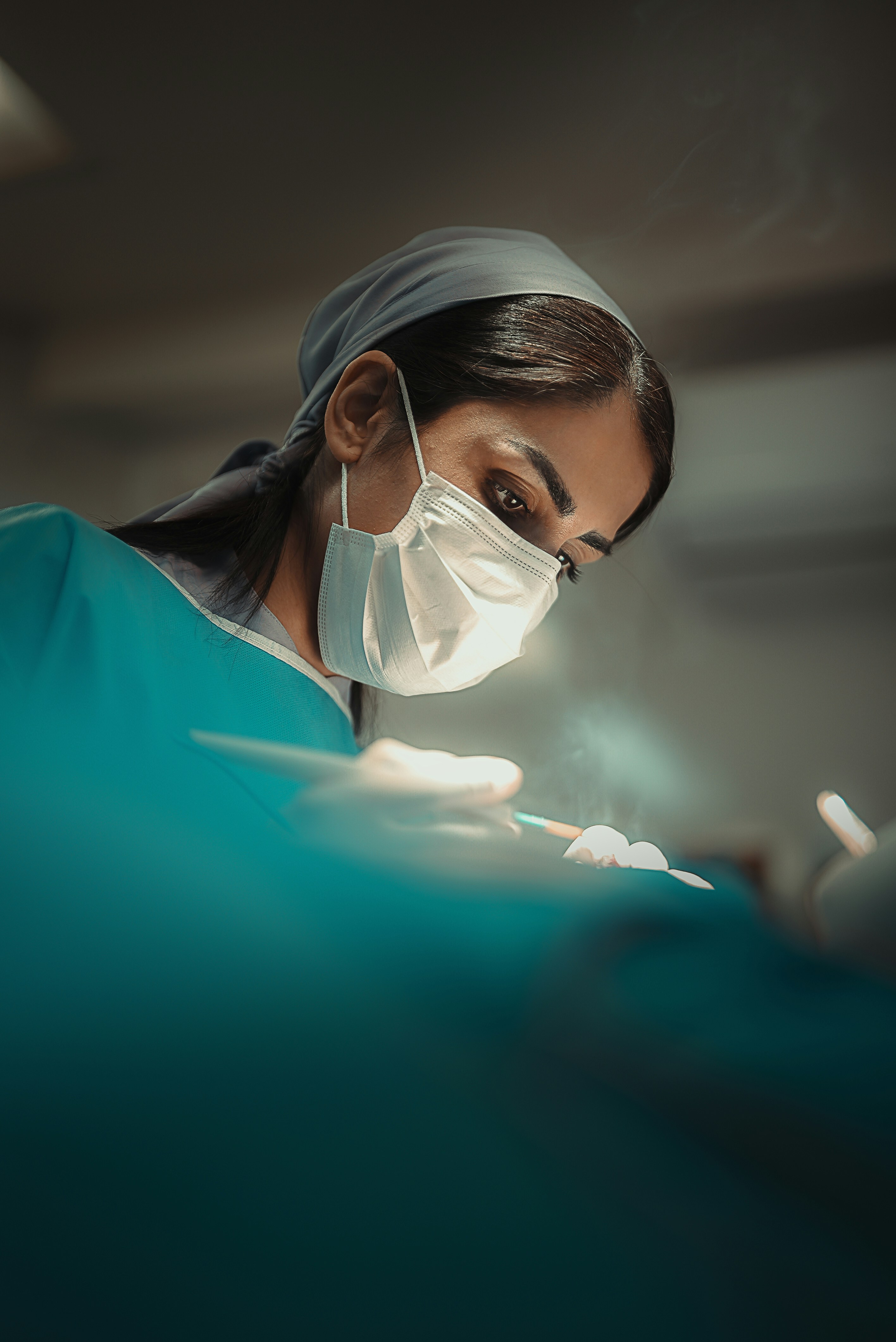 Focused Precision: Surgeon’s Gaze Under Mask and Light
