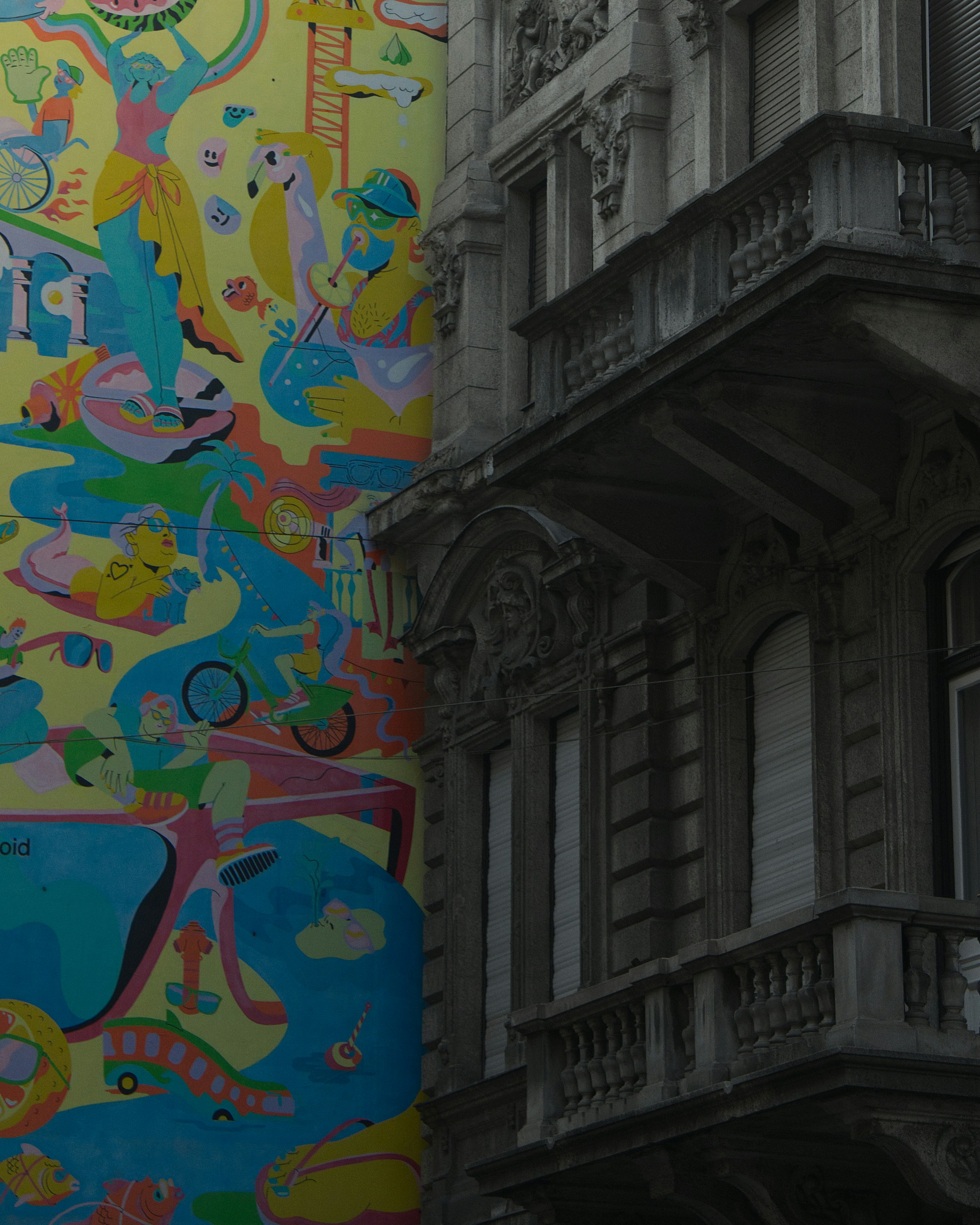 Contrasting Facades: Street-Art Meets Historic Architecture