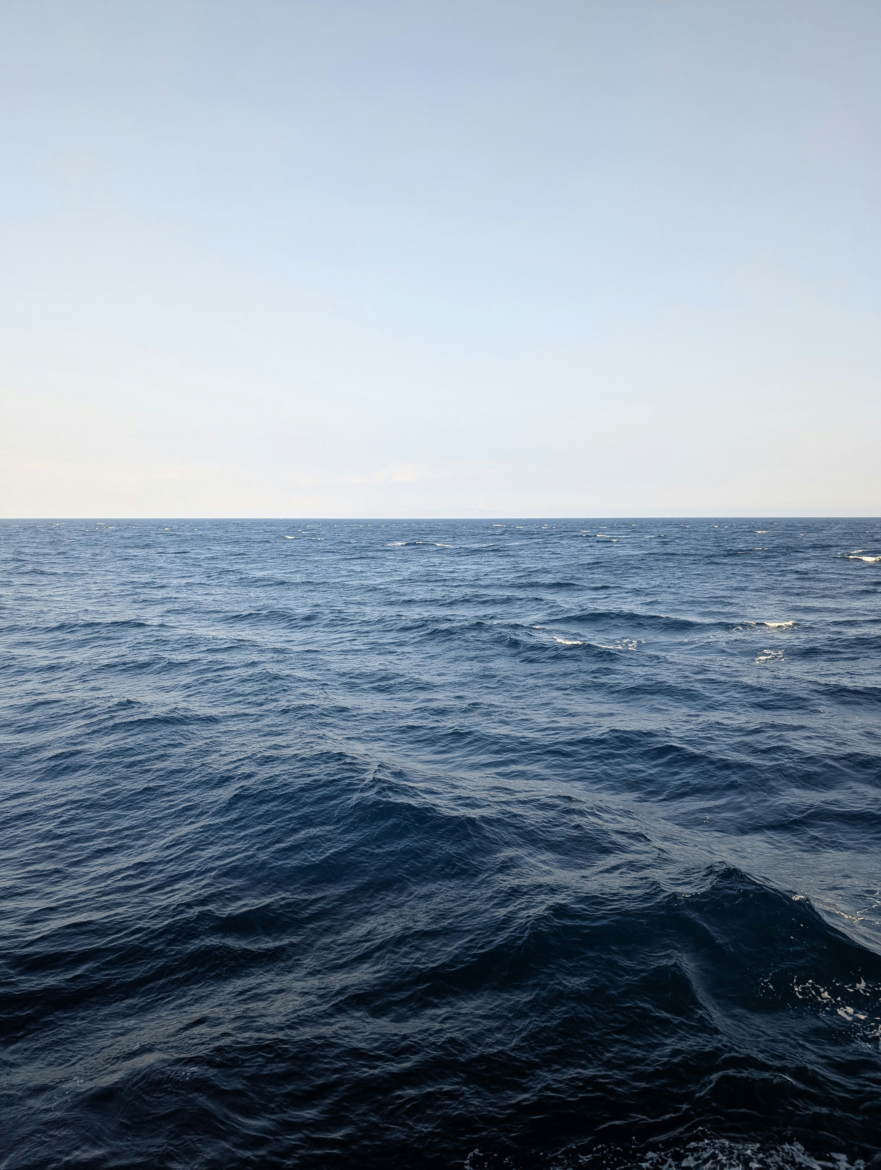 Horizon Quiet: A Sea of Blue Under a Clear Sky